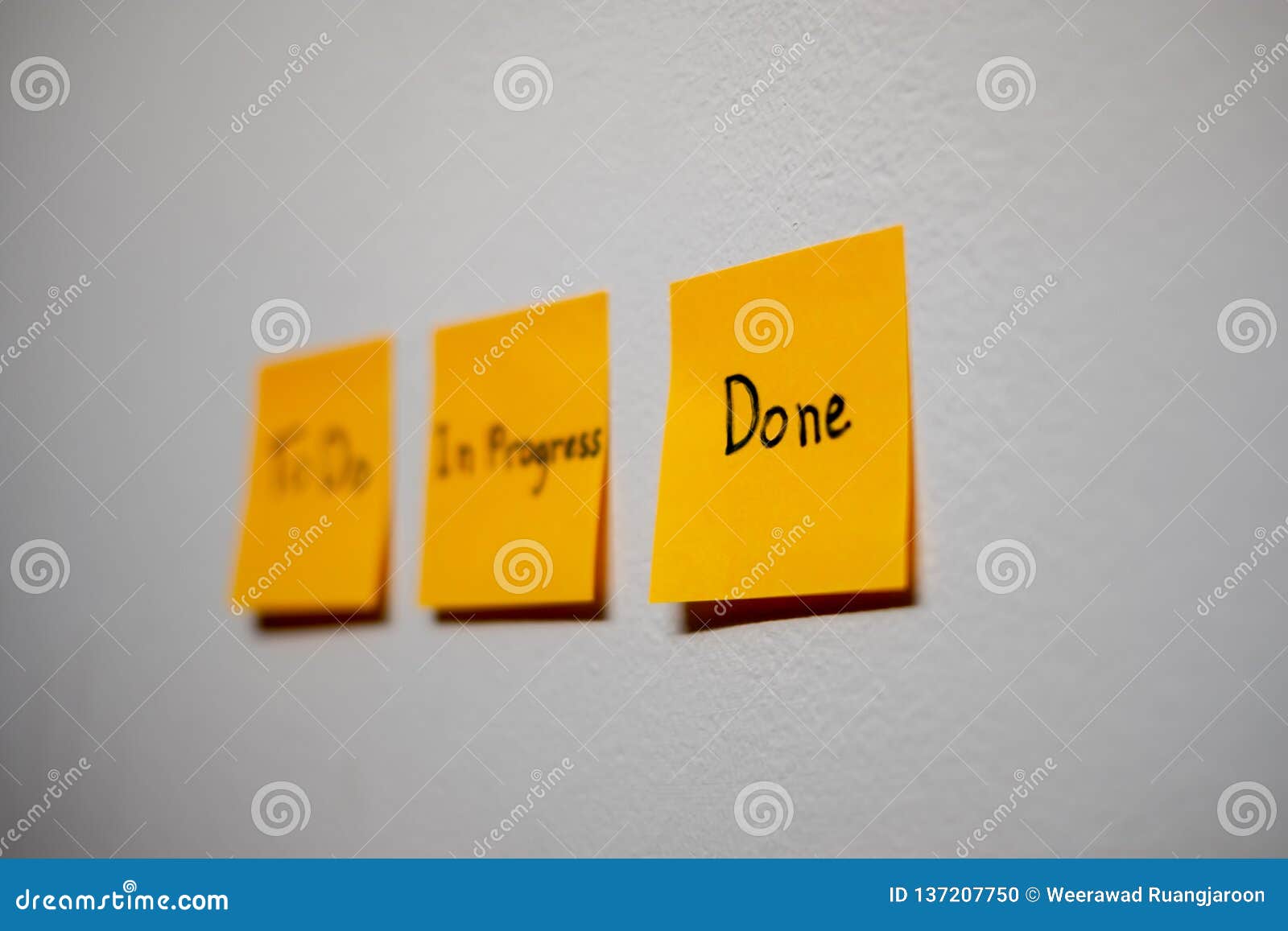 Monitor Task of Work Concept, To Do, in Progress, Done Note Reminder ...