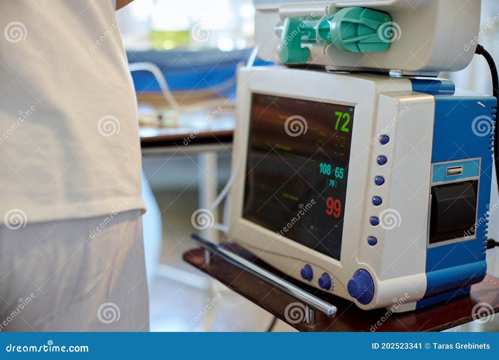 Monitor of Vital Processes in the Operating Room Stock Image - Image of ...