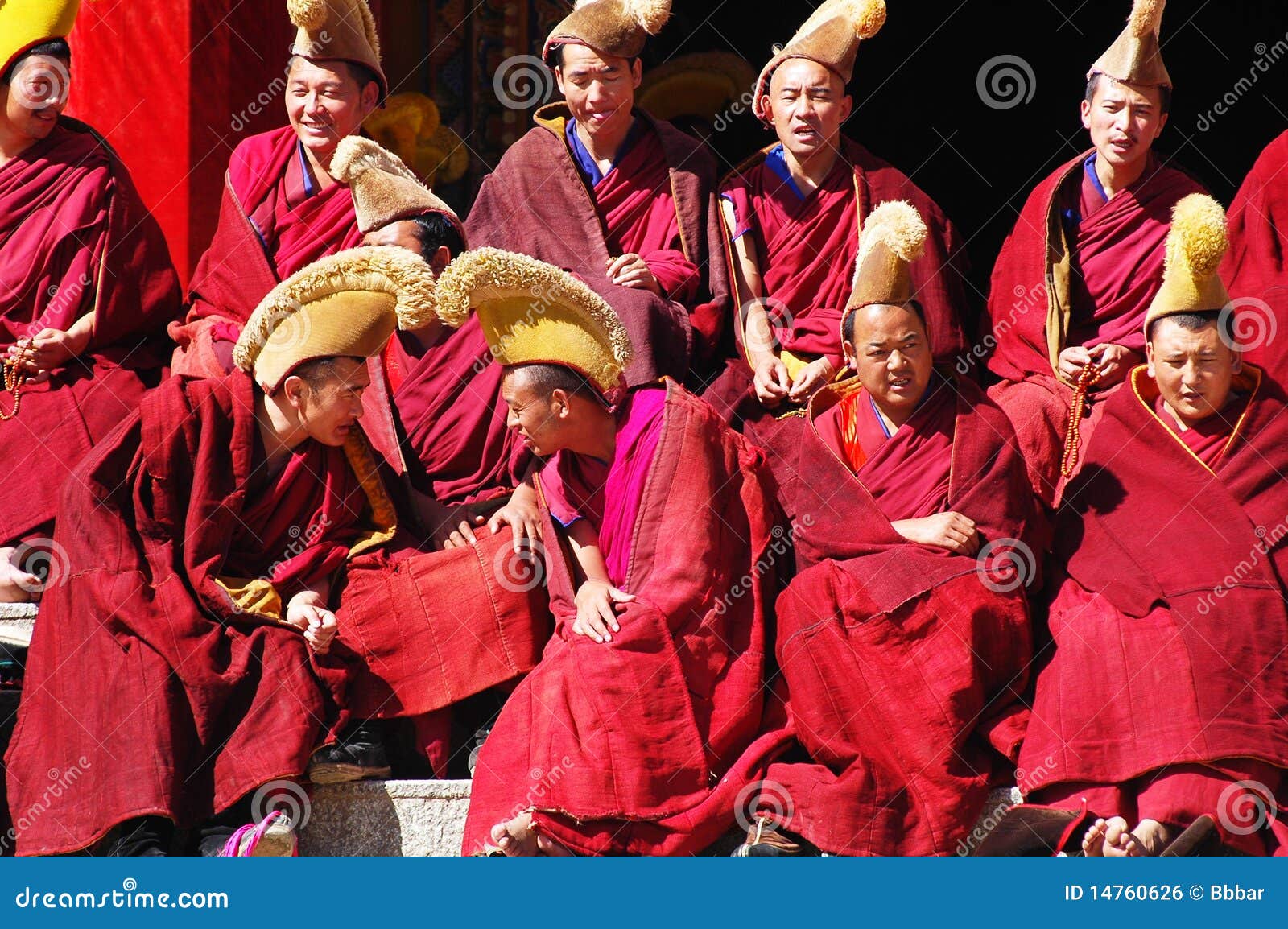 Monjes tibetanos foto editorial. Imagen de detallado - 14760626