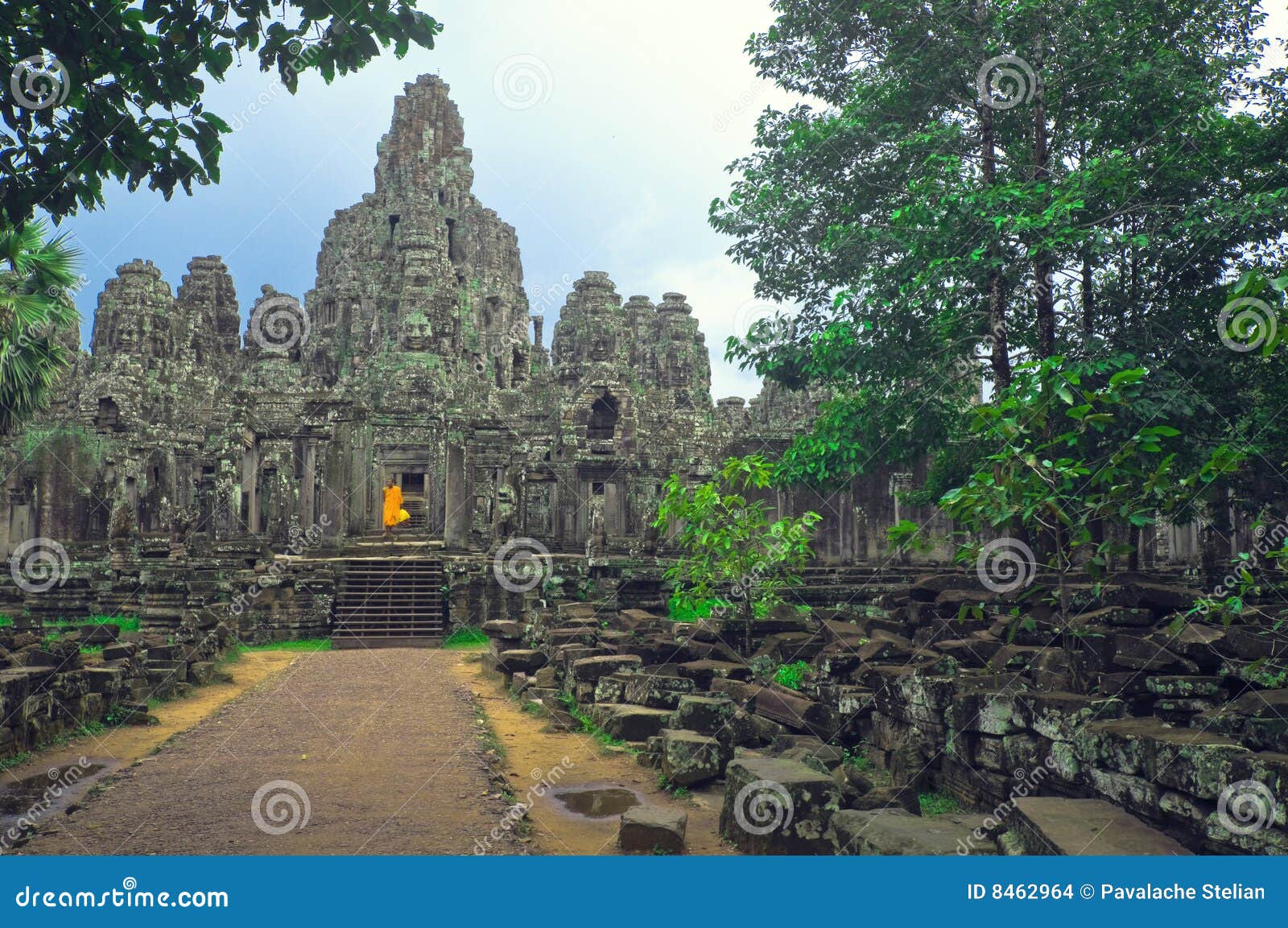 Monk at Angkor Wat editorial stock image. Image of ancient - 8462964