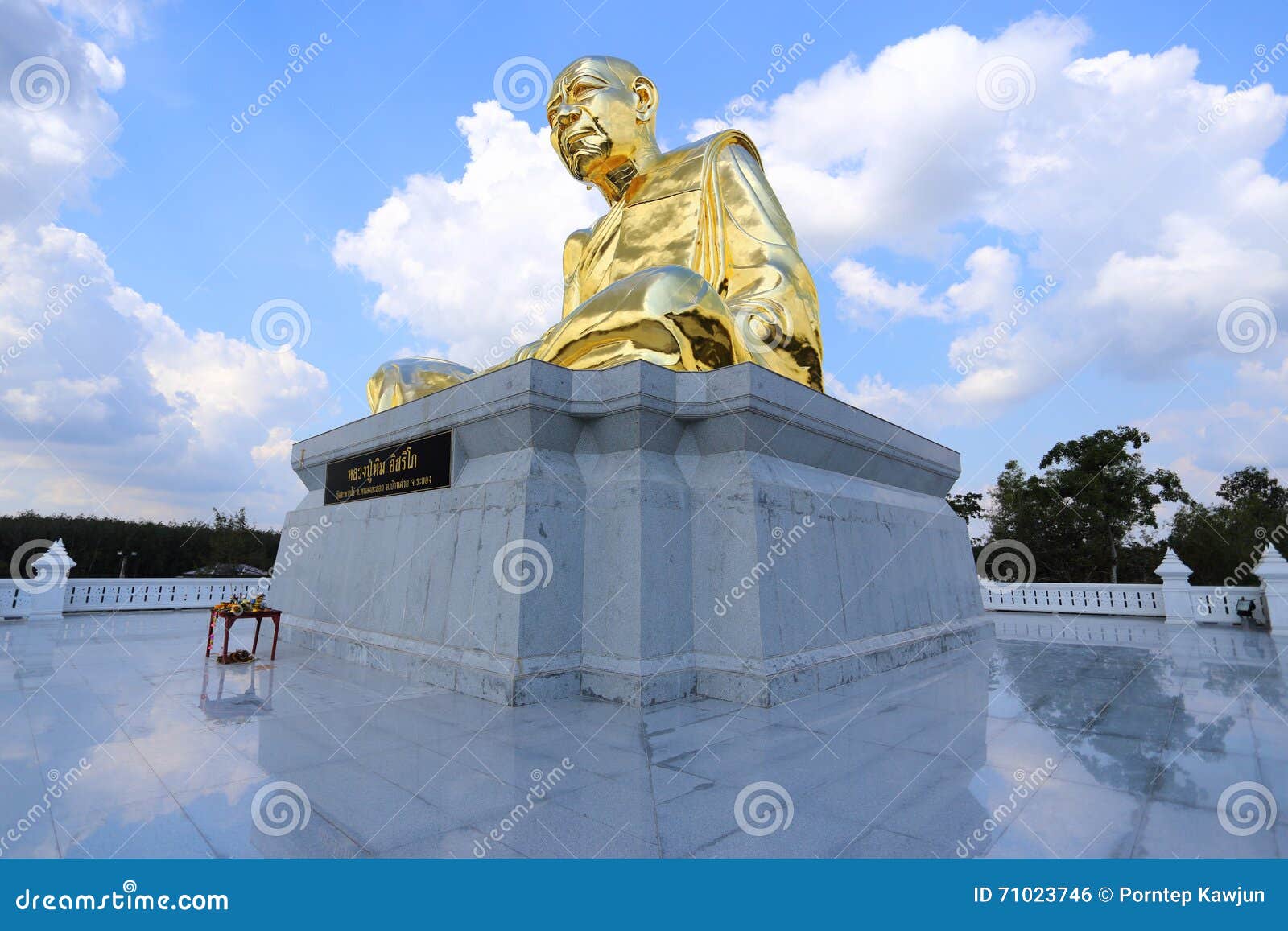 Monk Statue in Wat Lahanrai Stock Photo - Image of monk, buddhist: 71023746