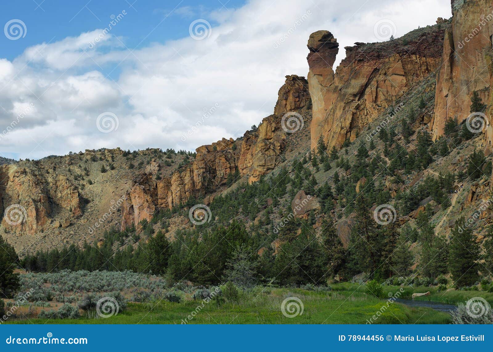 Monkey Face, Smith Rock Park Stock Photo - Image of nature, blue: 78944456