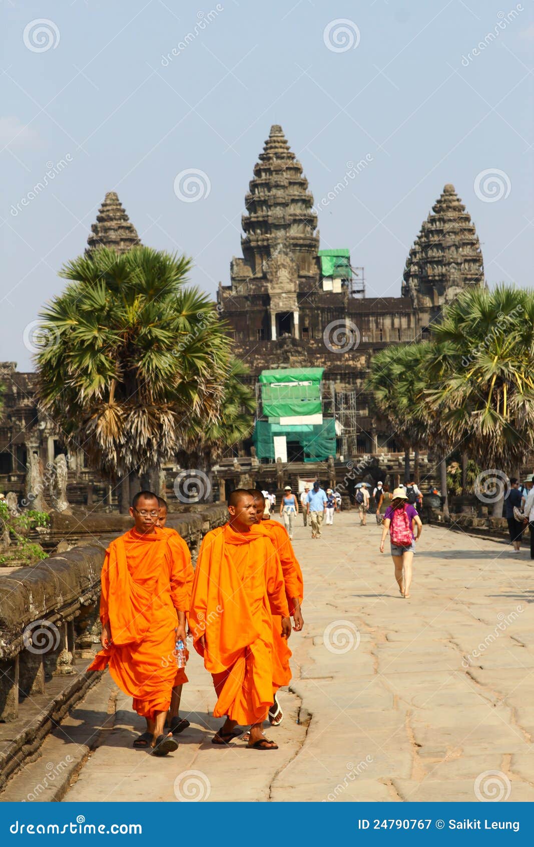 Monks in Angkor Wat editorial photography. Image of buddhist - 24790767