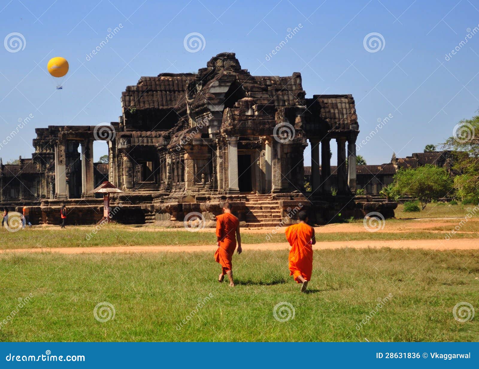 Monks at Angkor Wat. editorial photo. Image of hindu - 28631836