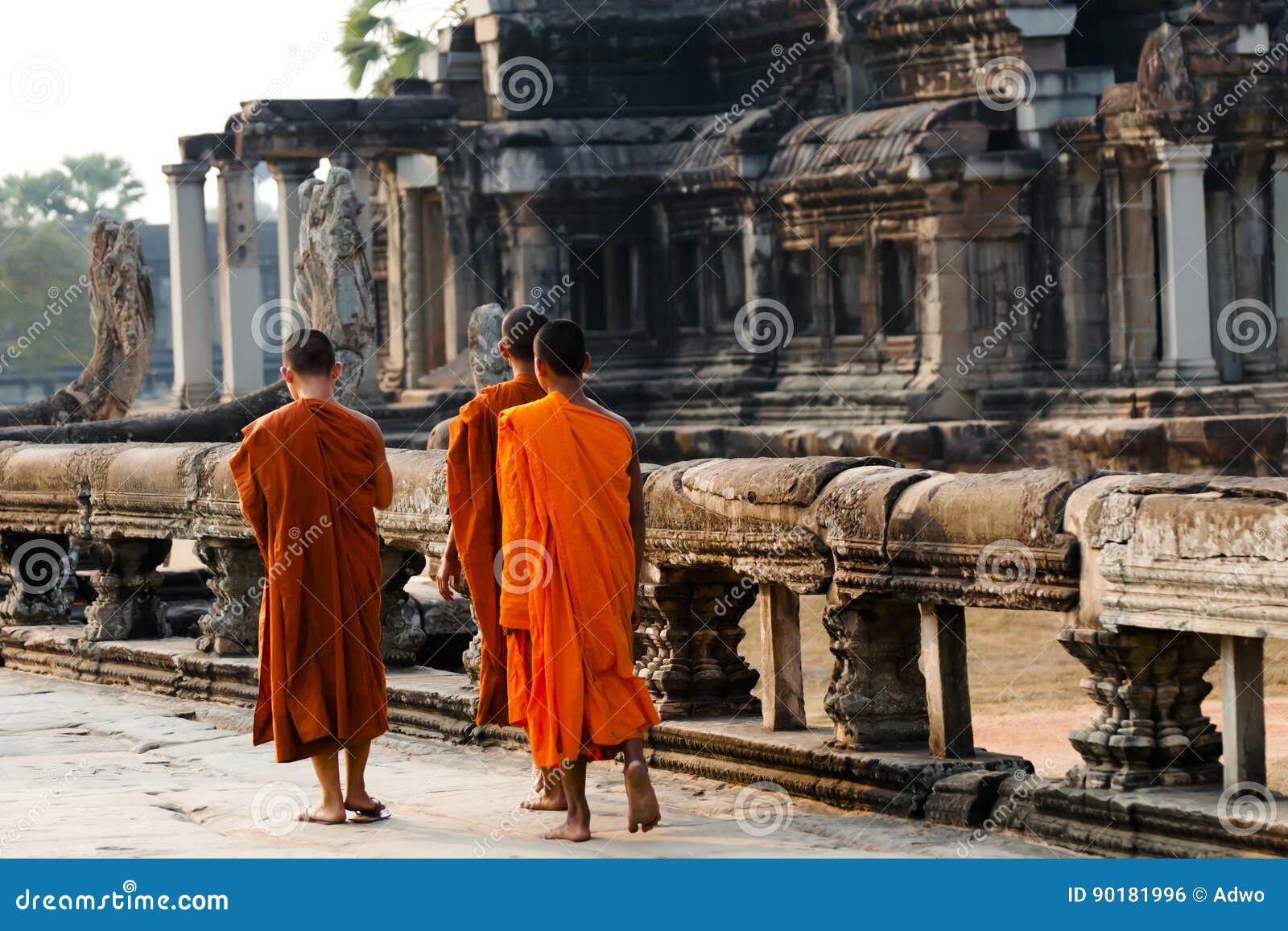 Monks - Angkor Wat - Cambodia Editorial Photo - Image of people ...