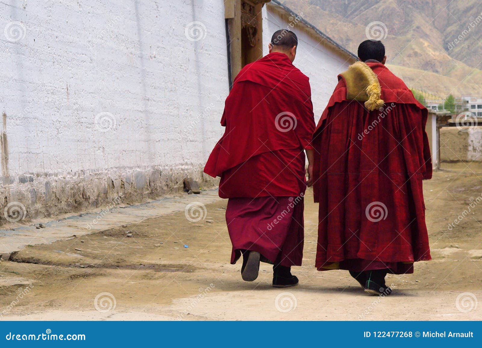Monks Walking On The 2 Km Long Path With Ancient Tombs In The Okunoin ...