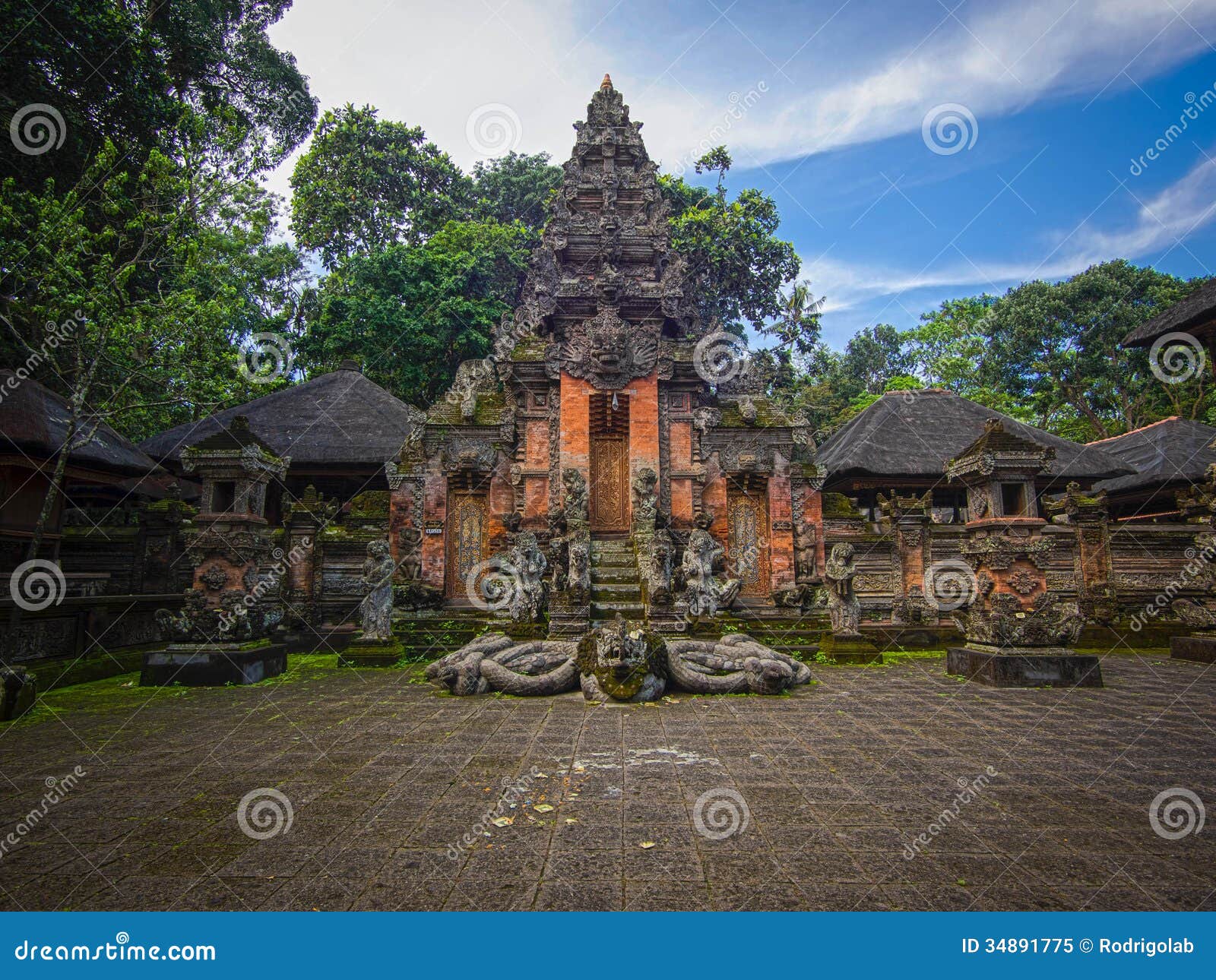 Mono Forest Temple En Ubud, Bali Imagen de archivo - Imagen de sagrado ...