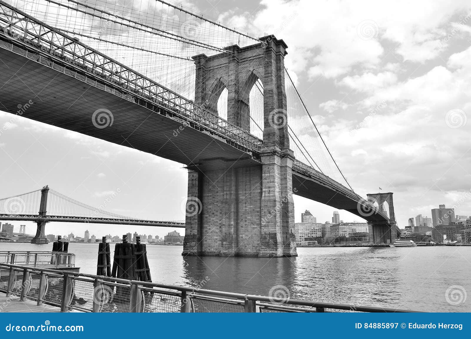 Monochromatic View of Brooklyn Bridge Stock Image - Image of white ...