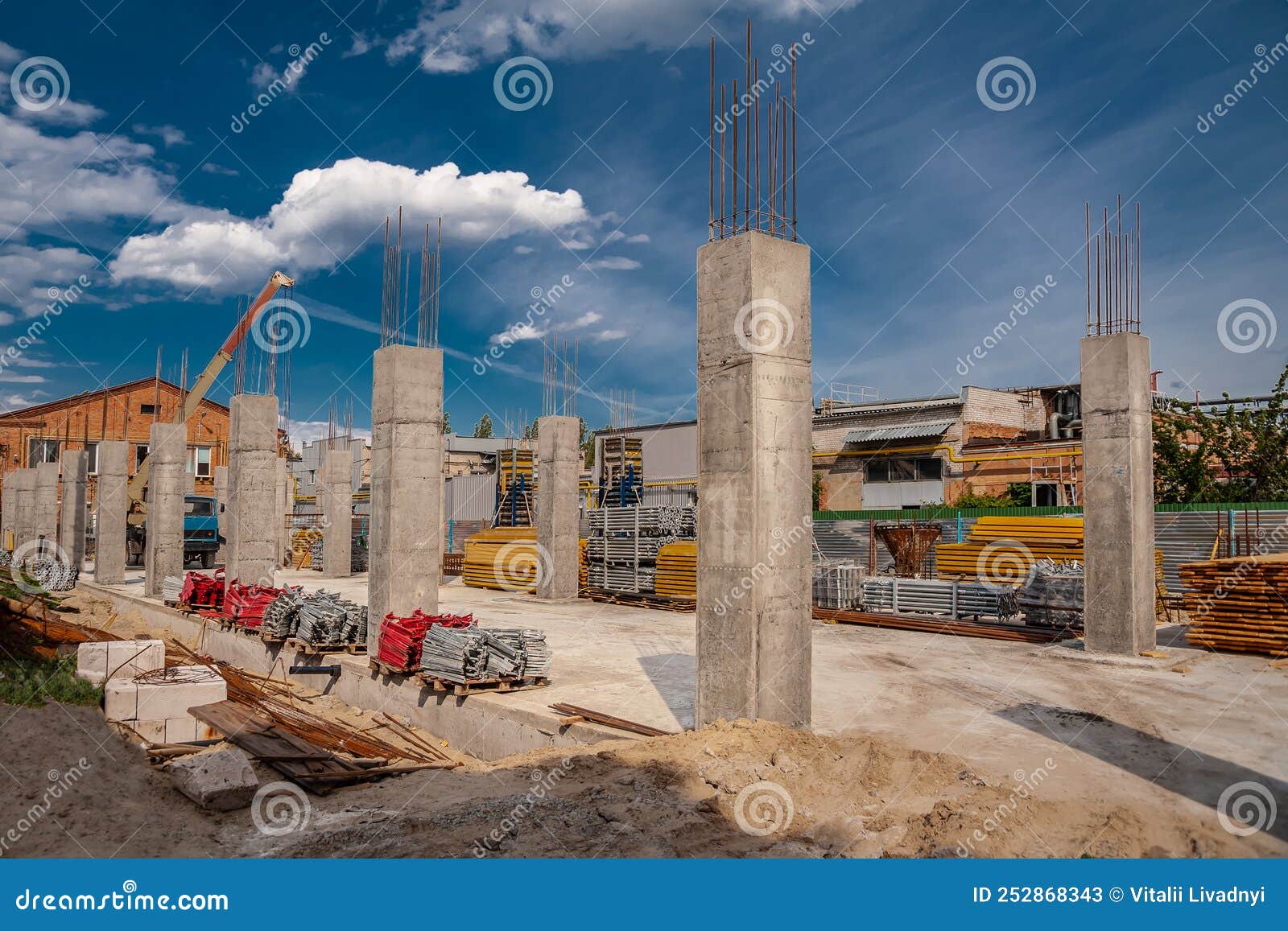 Monolithic Columns from Formwork Stock Image - Image of cage, panel ...