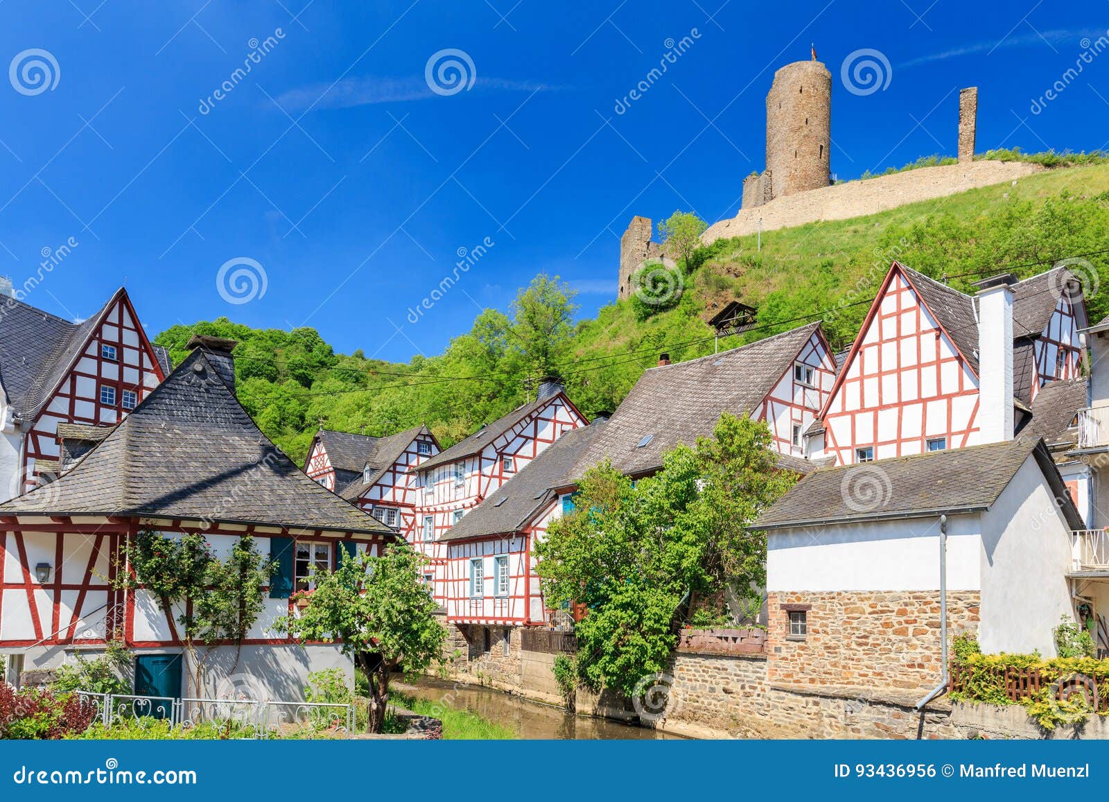 Monreal Med Den Loewenstein Slotten Arkivfoto - Bild av halv, rhineland ...