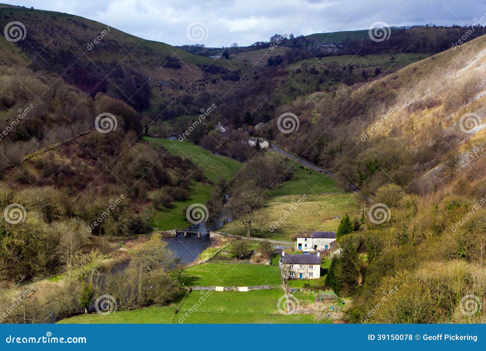 Monsal Dale Valley foto de stock. Imagem de vale, monte - 39150078