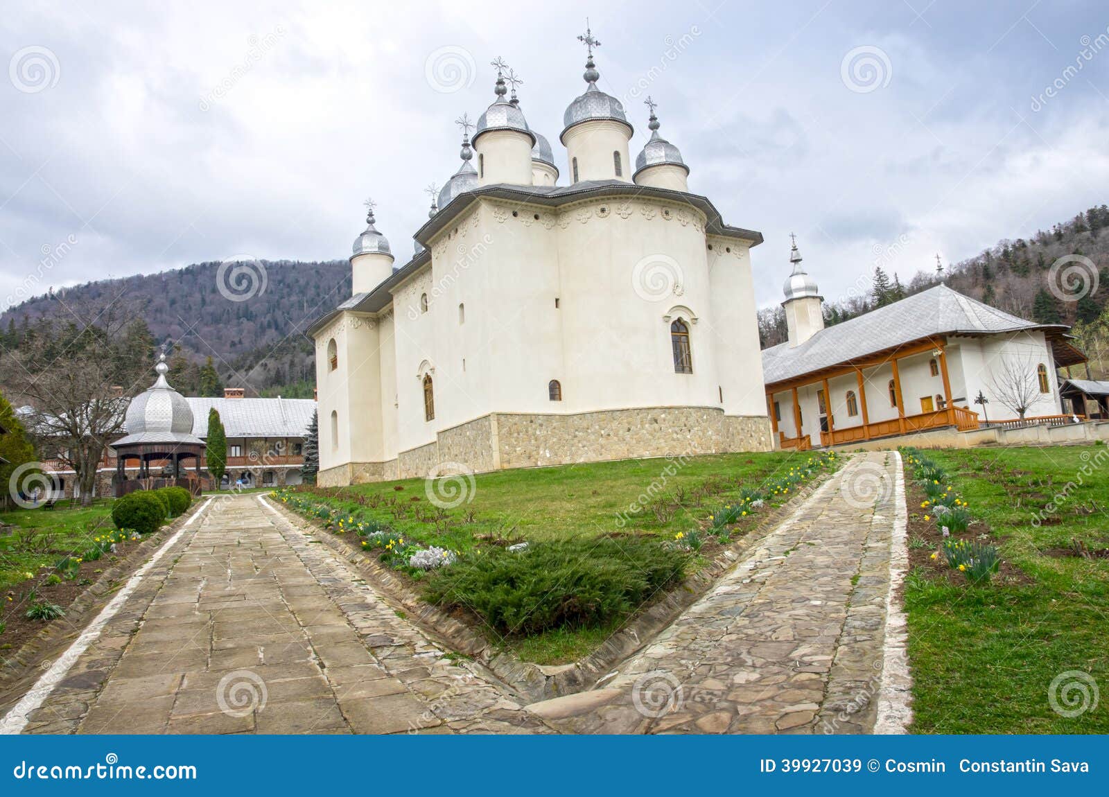 Monsatery en la Moldavie image stock. Image du église - 39927039