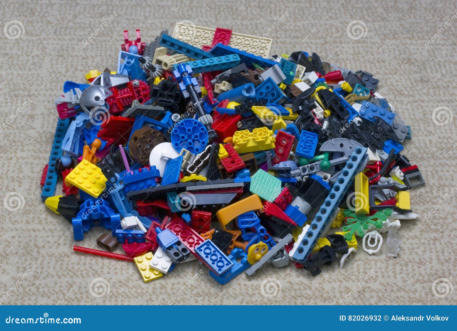 Montón de LEGO Blocks fotografía editorial. Imagen de azul - 82026932