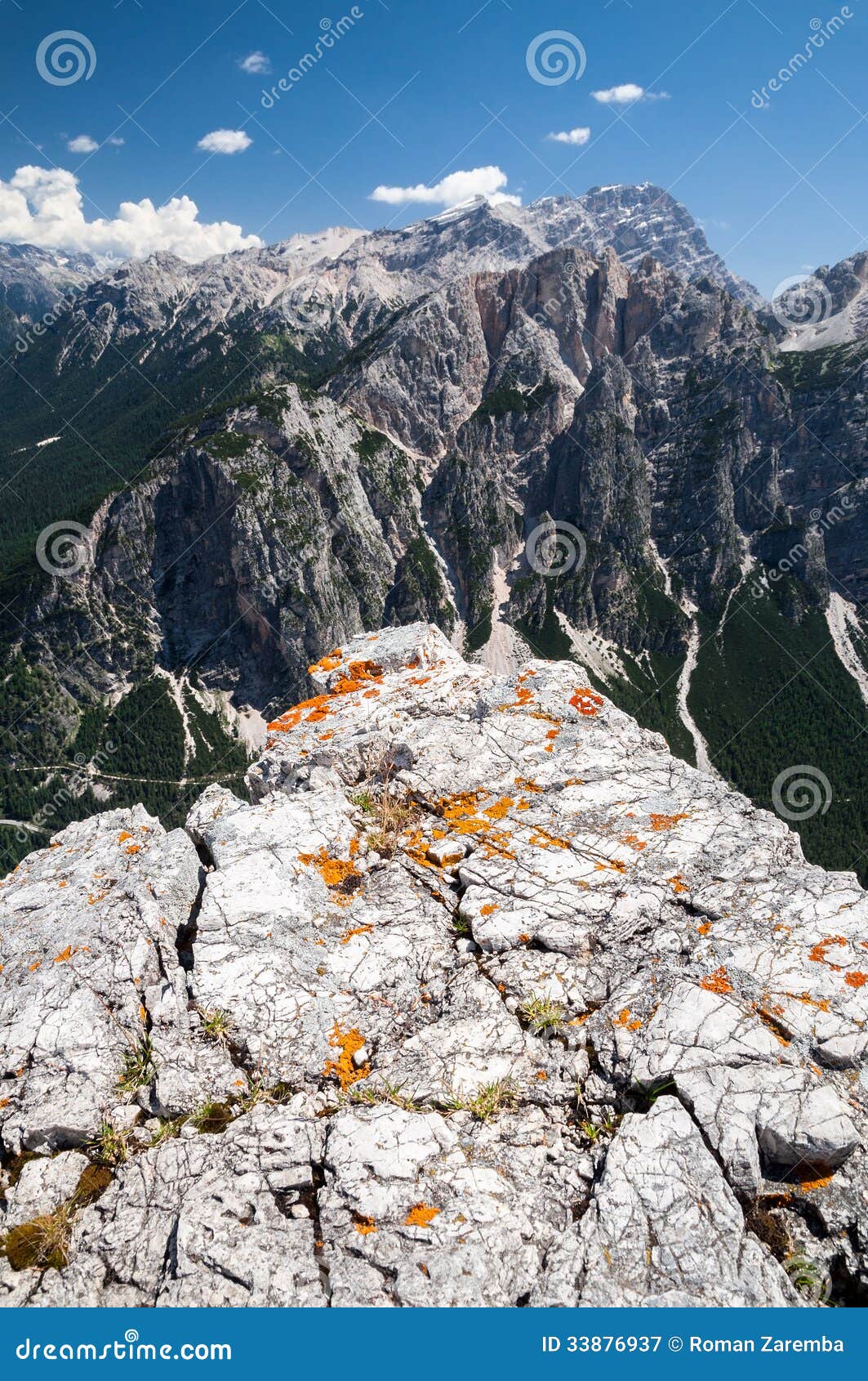 Montañas, detalle de rocas imagen de archivo. Imagen de recorrido ...
