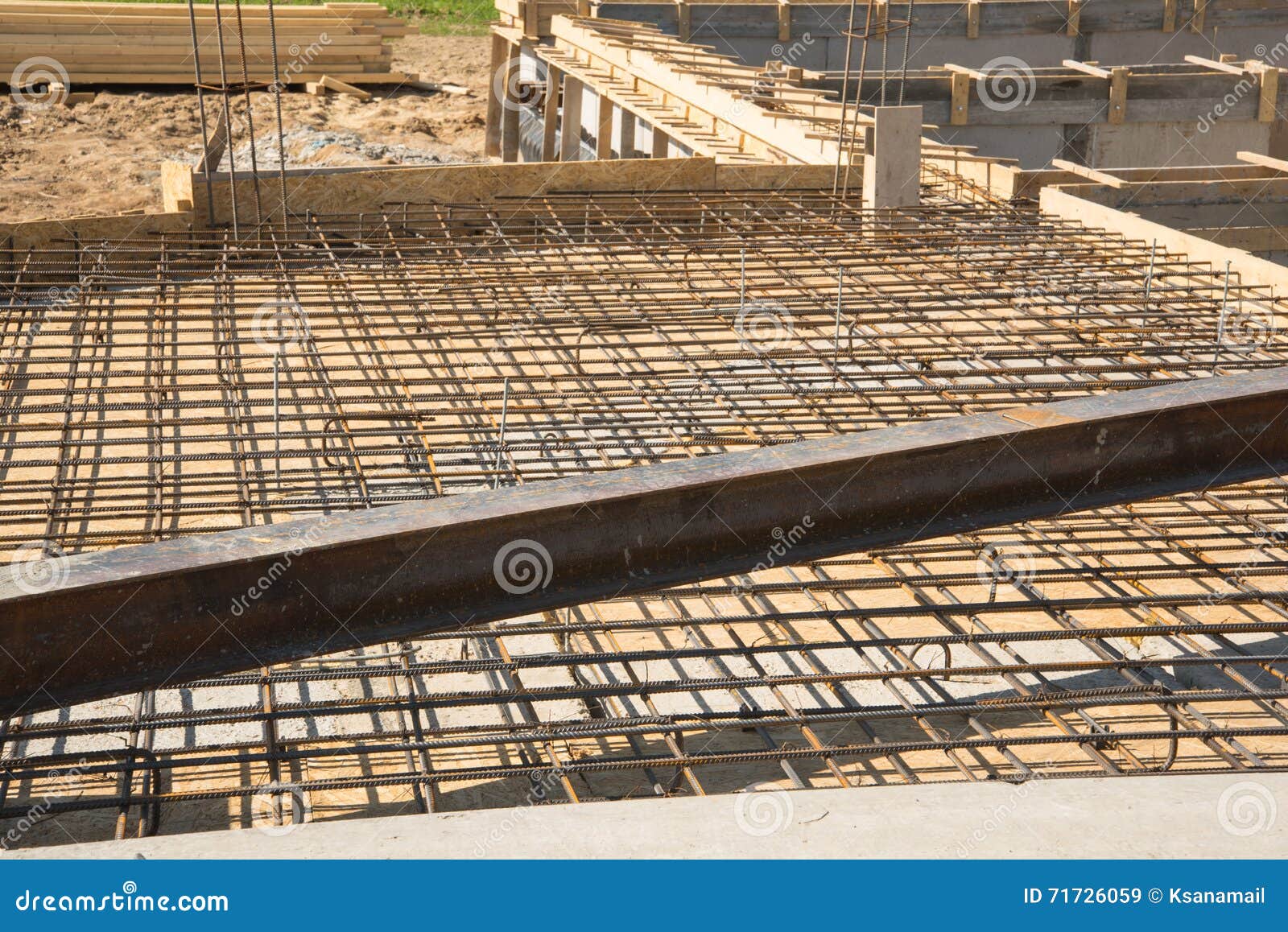 Montagebouw Van De Bouw Van Huis Stock Afbeelding - Image of ...