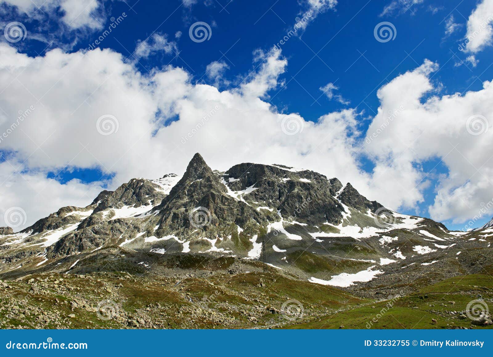 Montagne alpine di Europa immagine stock. Immagine di svizzera - 33232755