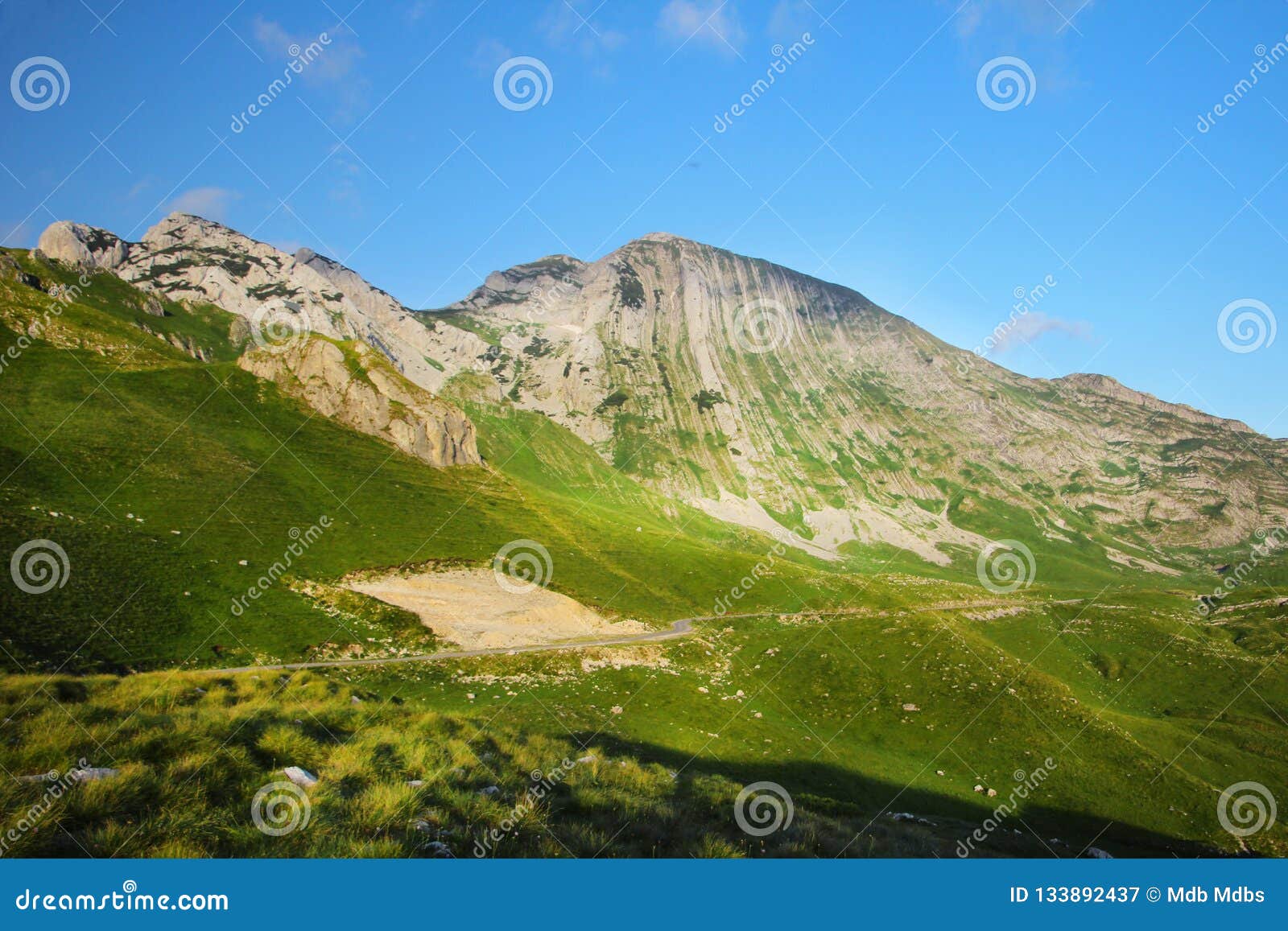 Montagne E Pascolo - Le Montagne Di Durmitor, Alpi Di Dinaric Immagine ...