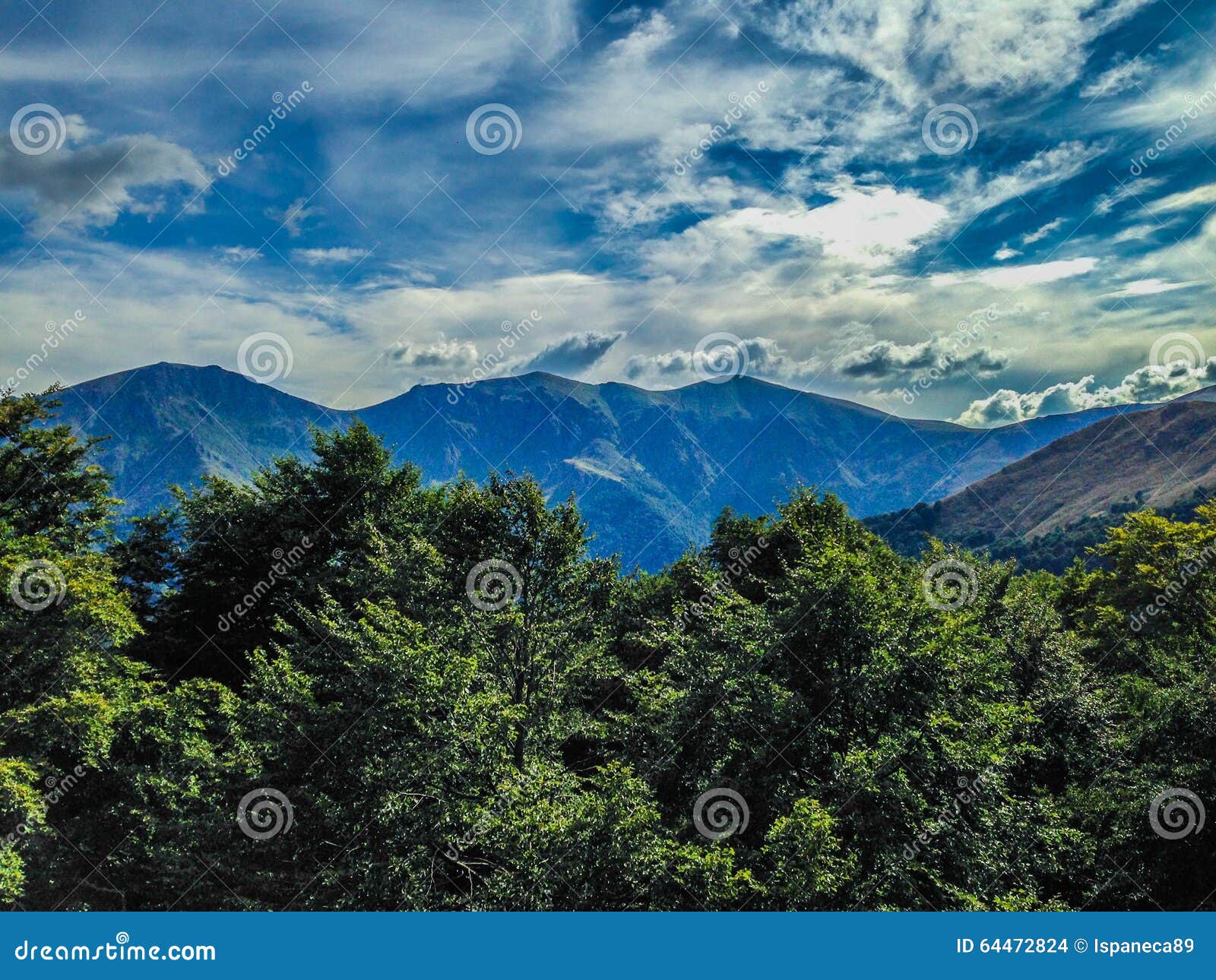 Montagne Rodopi image stock éditorial. Image du beau - 64472824