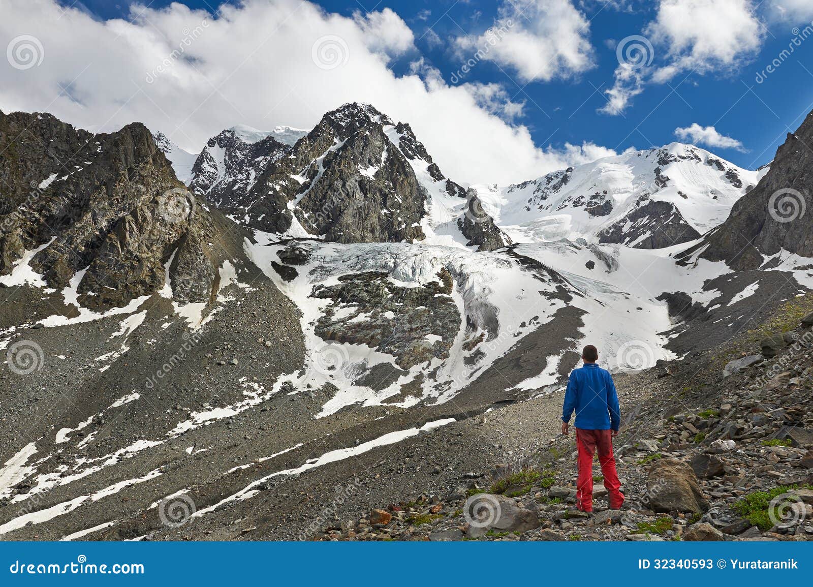 Montagnes d'Altai image stock. Image du côte, roche, beau - 32340593