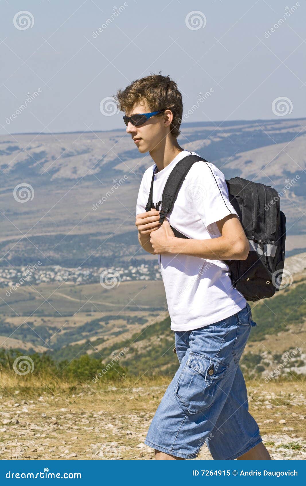 Montagnes de randonneur image stock. Image du voyage, sport - 7264915