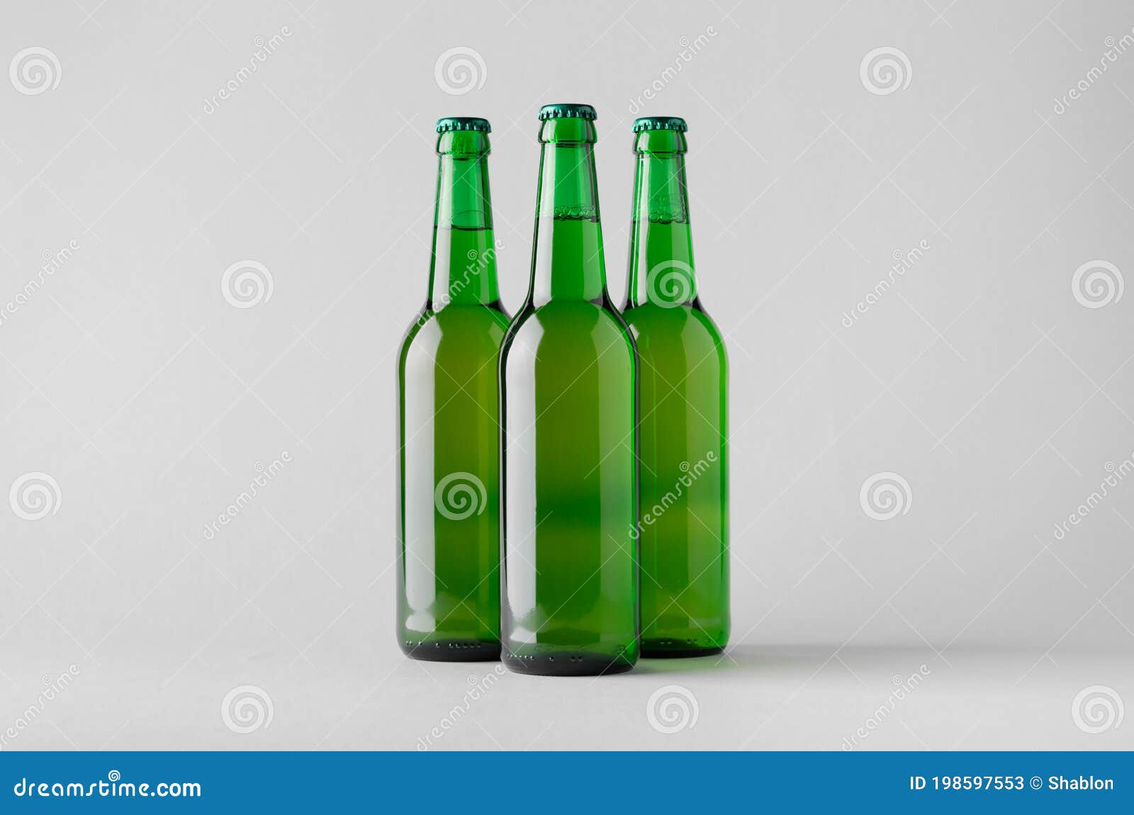 Montaje De Botellas De Cerveza - Tres Botellas Imagen de archivo ...