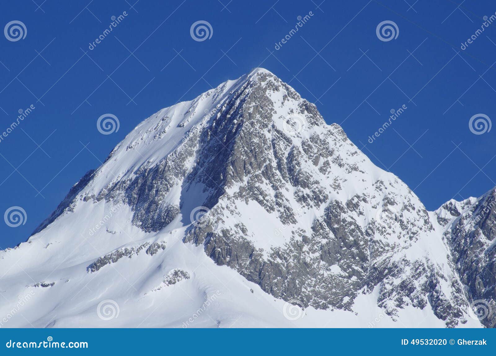 Montan@as foto de archivo. Imagen de paisaje, temerario - 49532020