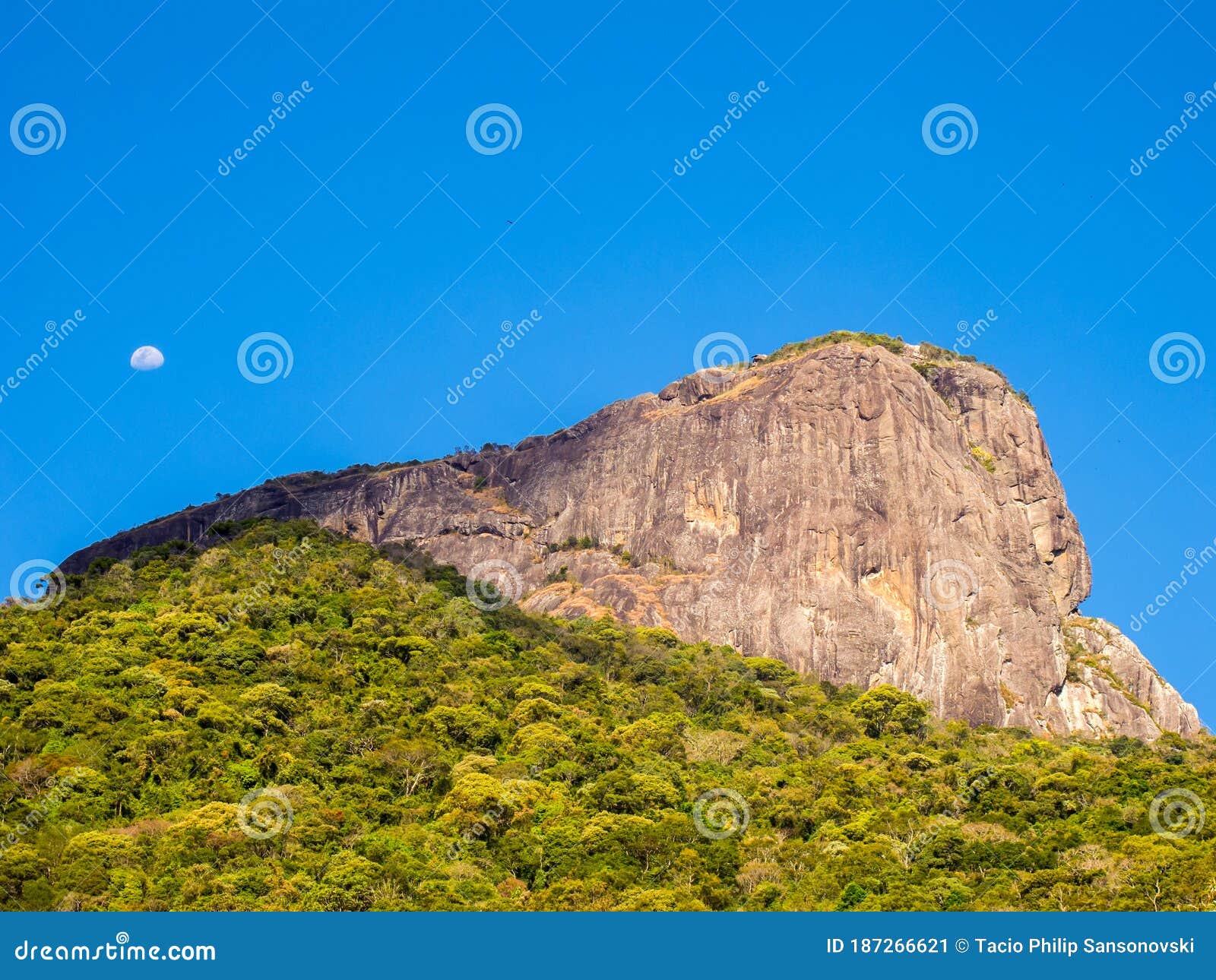 Montanha Rochosa Do Brasil E Pedra Do Bau, Lua Cheia Imagem de Stock ...