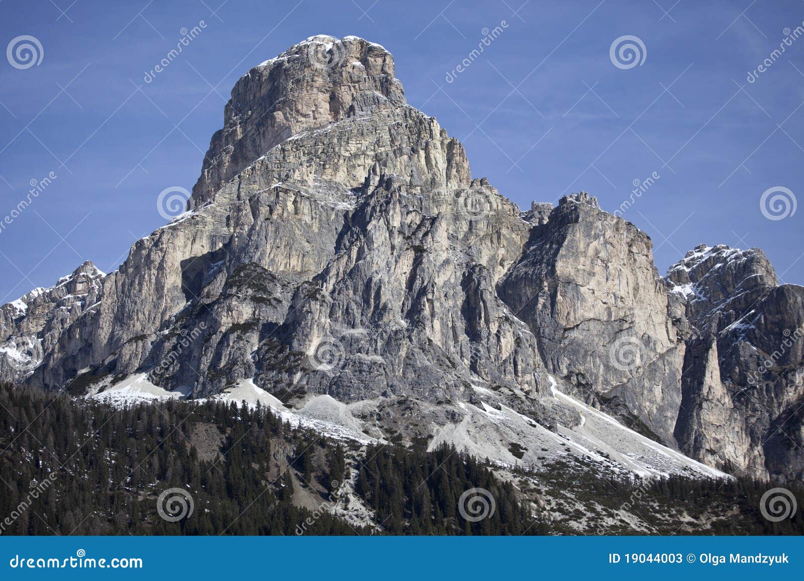 Montanhas dos alpes imagem de stock. Imagem de fundo - 19044003