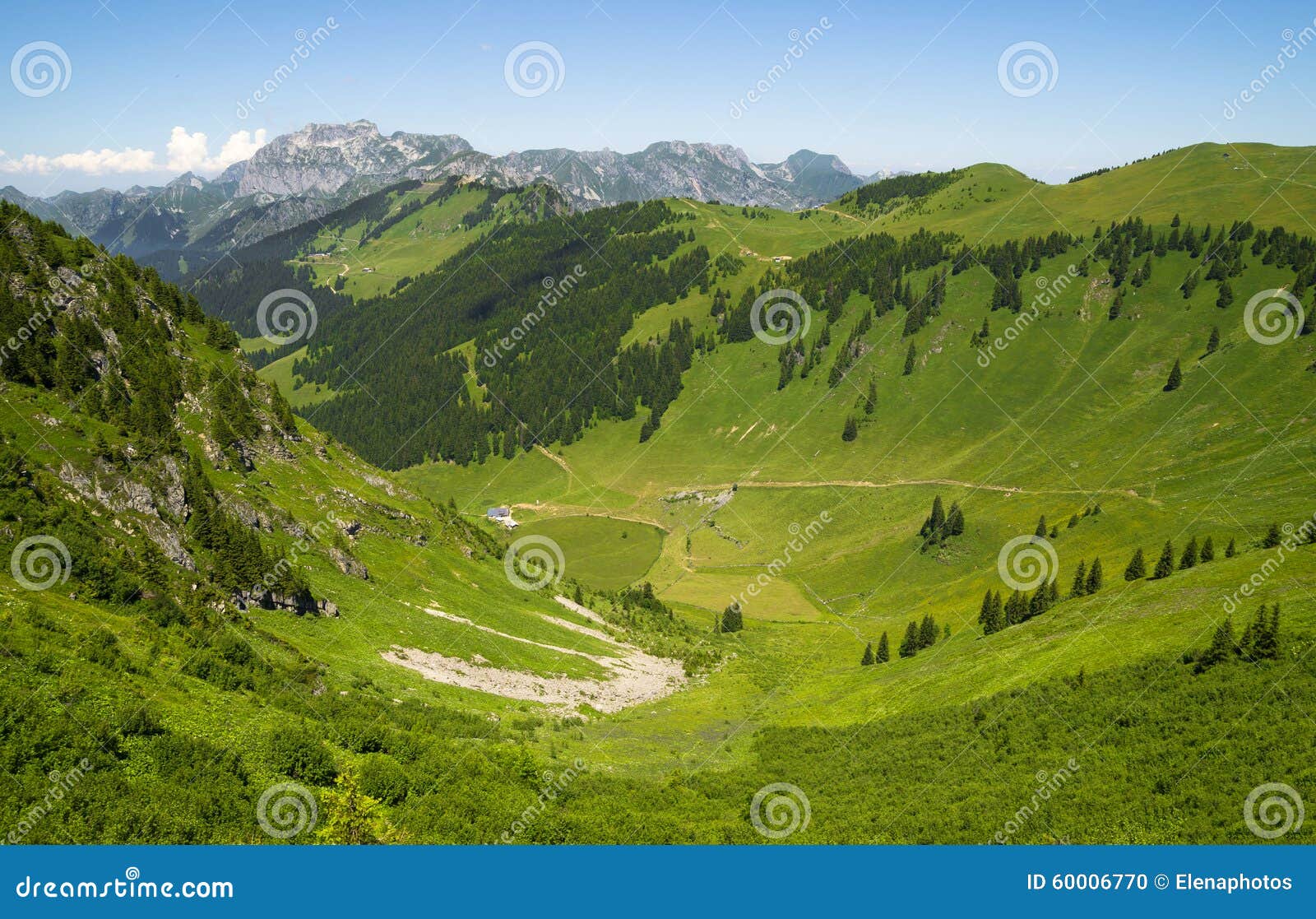 Montanhas dos alpes foto de stock. Imagem de curso, lazer - 60006770