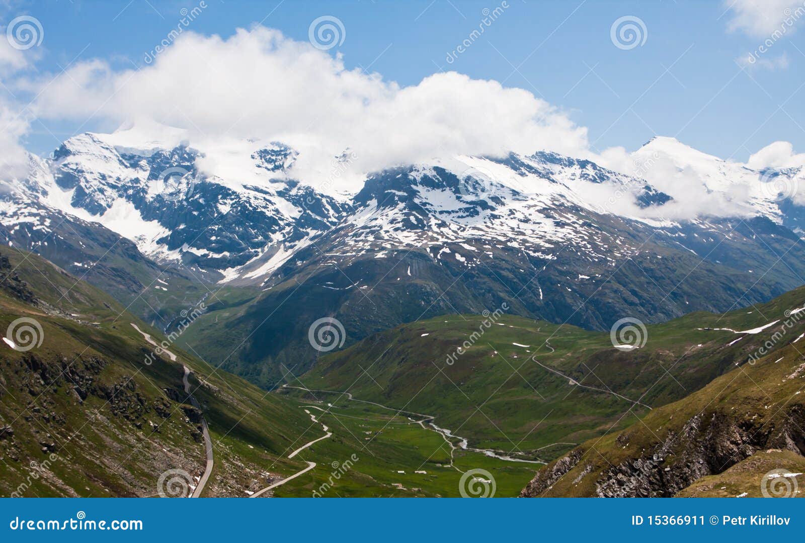Montanhas E Vale. Alpes Franceses Imagem de Stock - Imagem de alpes ...