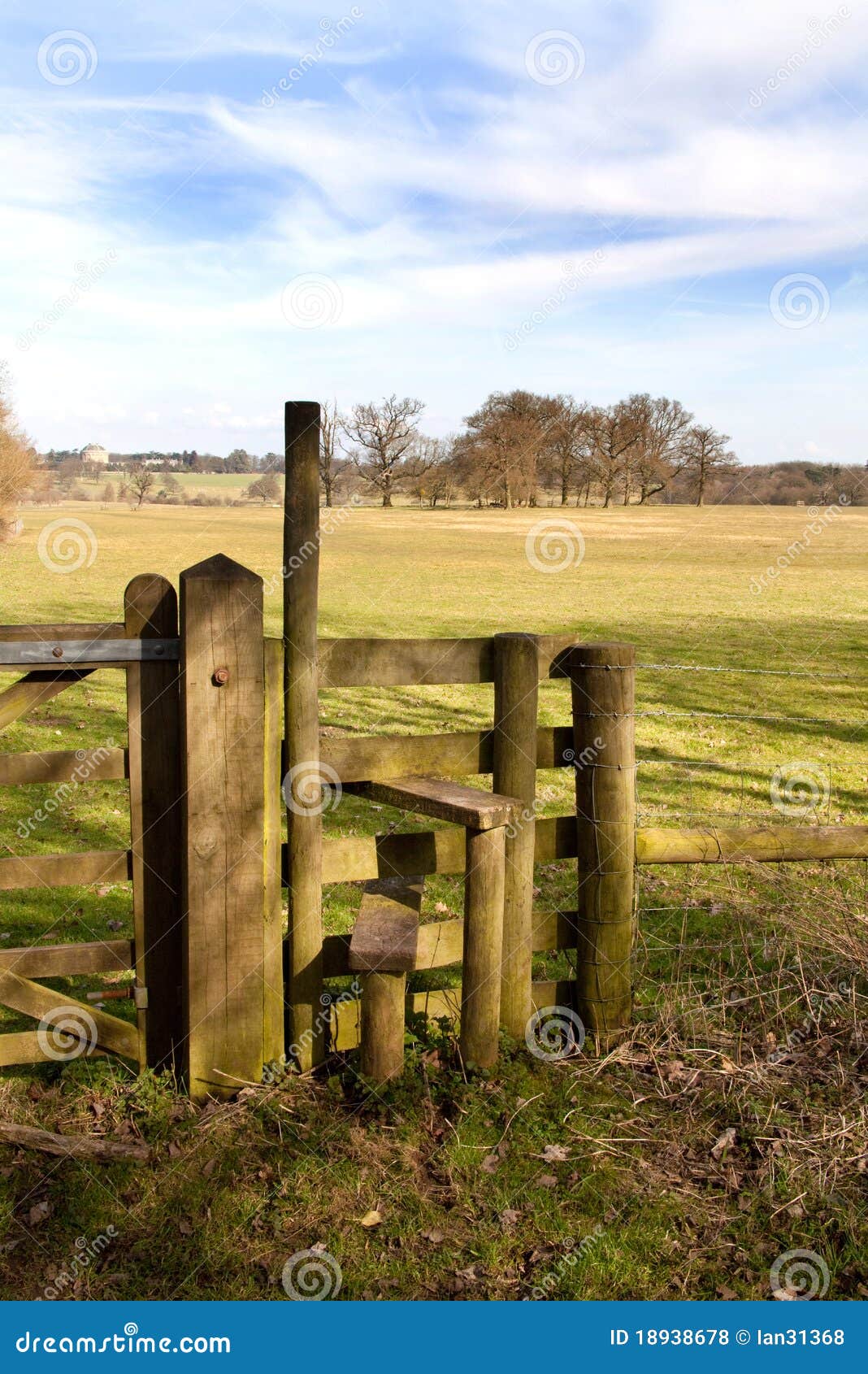 Montant photo stock. Image du barrière, marche, sentier - 18938678