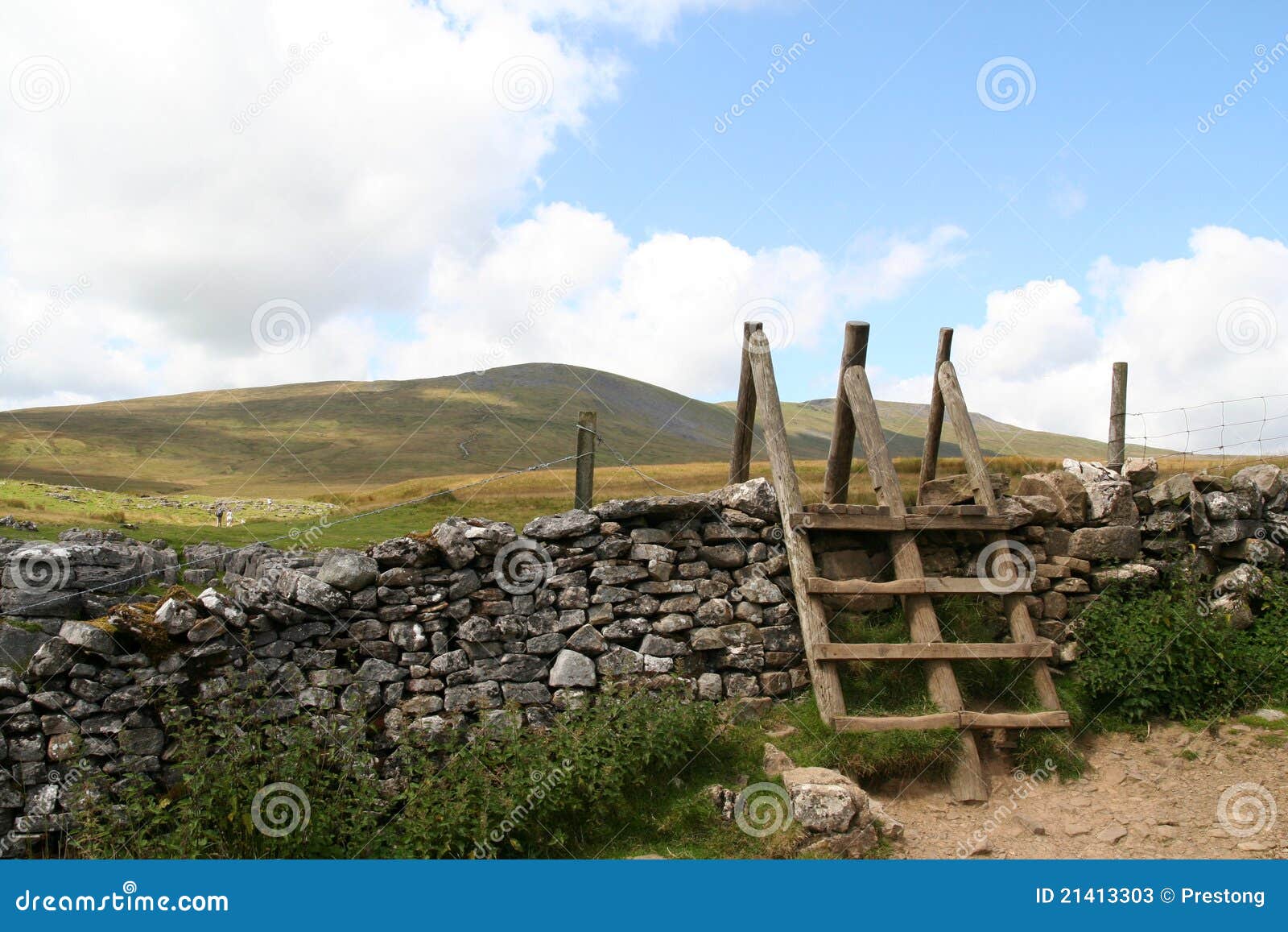 Montante doble. imagen de archivo. Imagen de morada, piedra - 21413303
