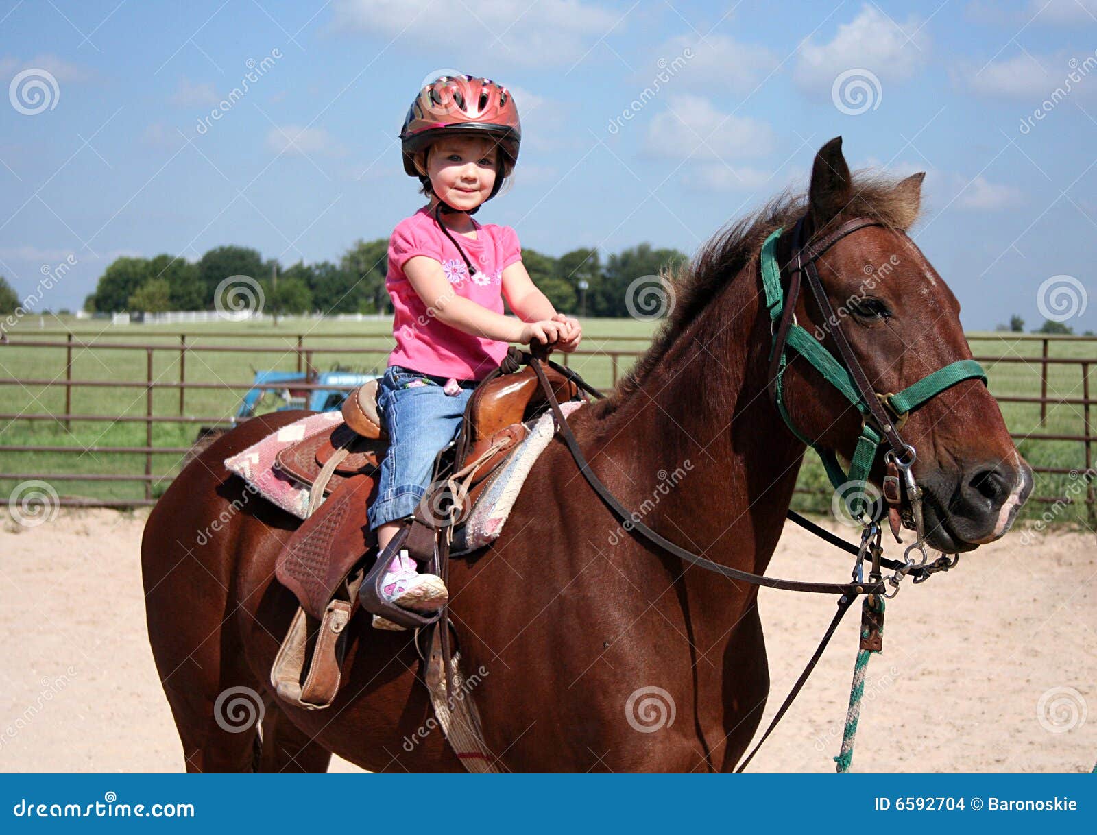 Montar A Caballo De Lomo De Caballo Foto de archivo - Imagen de joven ...