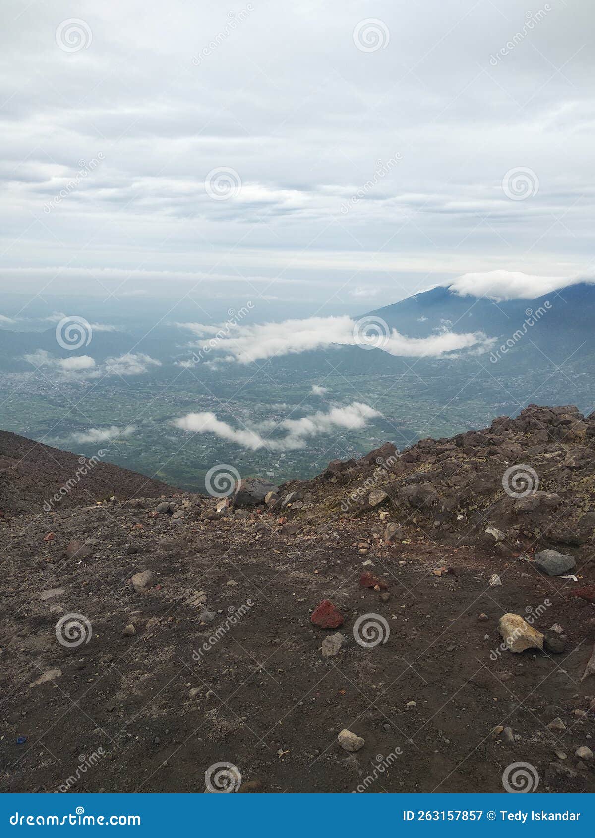 Monte Merapi Indonesia Sumatera Imagen de archivo - Imagen de indonesia ...