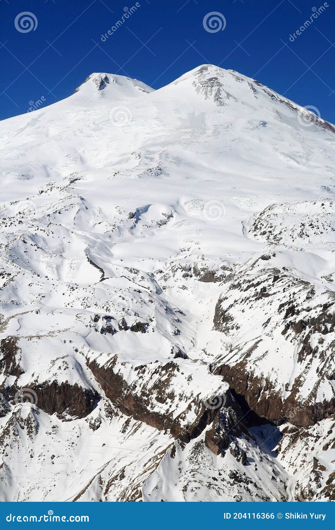 Montes Elbrus, a Partir Do Declive Do Monte Cheget Foto de Stock ...