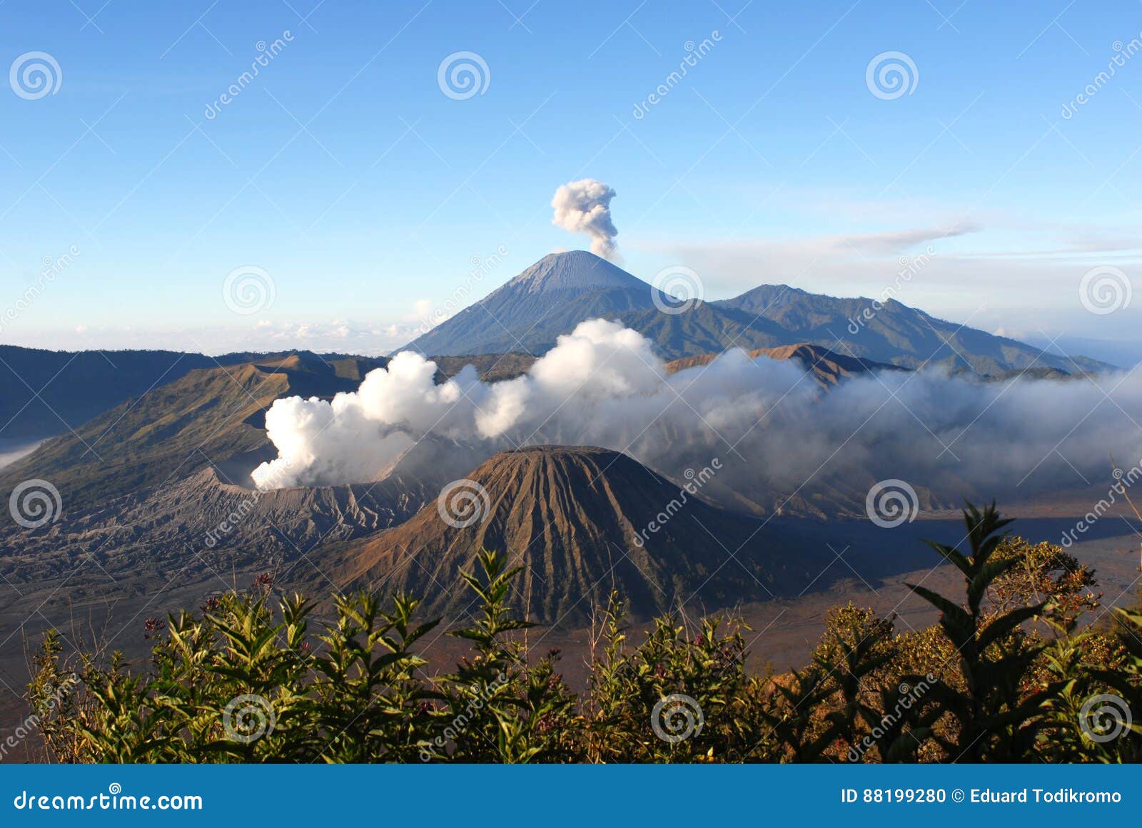 Monti Bromo, Un Vulcano Attivo in East Java, Indonesia Fotografia Stock ...