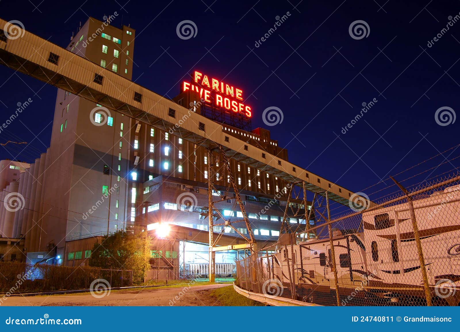 The Farine Five Roses Silo One Of Montreal`s Most Iconic Landmarks ...