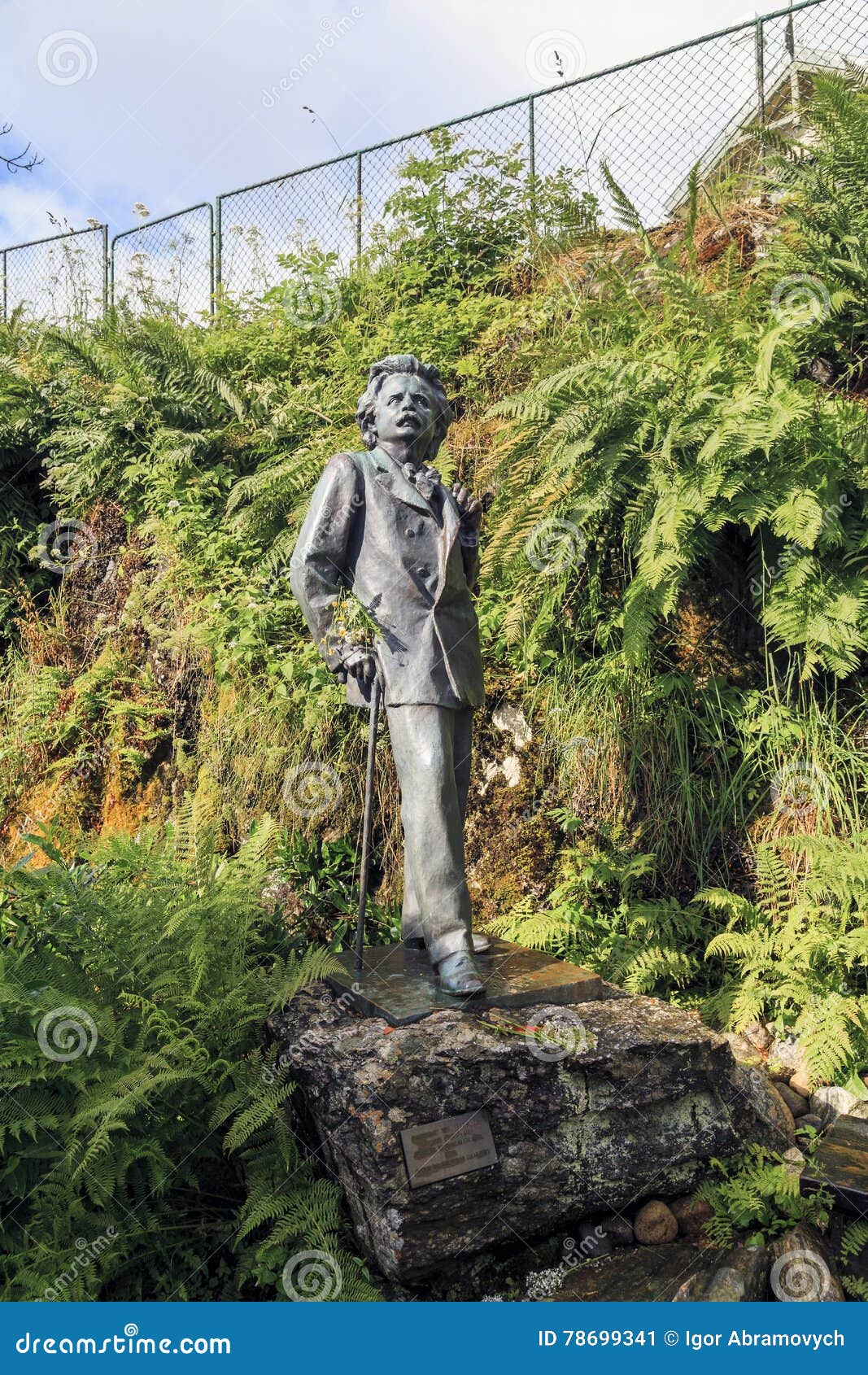 Monument à Edvard Grieg photo éditorial. Image du edvard - 78699341