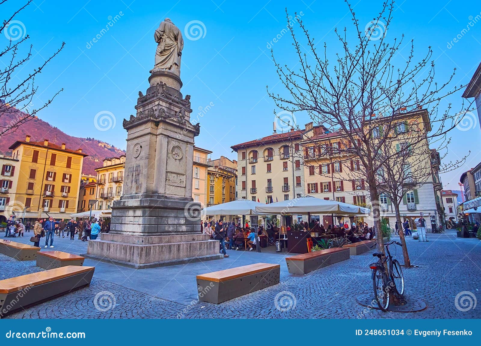 The Monument on on Alessandro Volta Square, Como, Italy Editorial Stock ...
