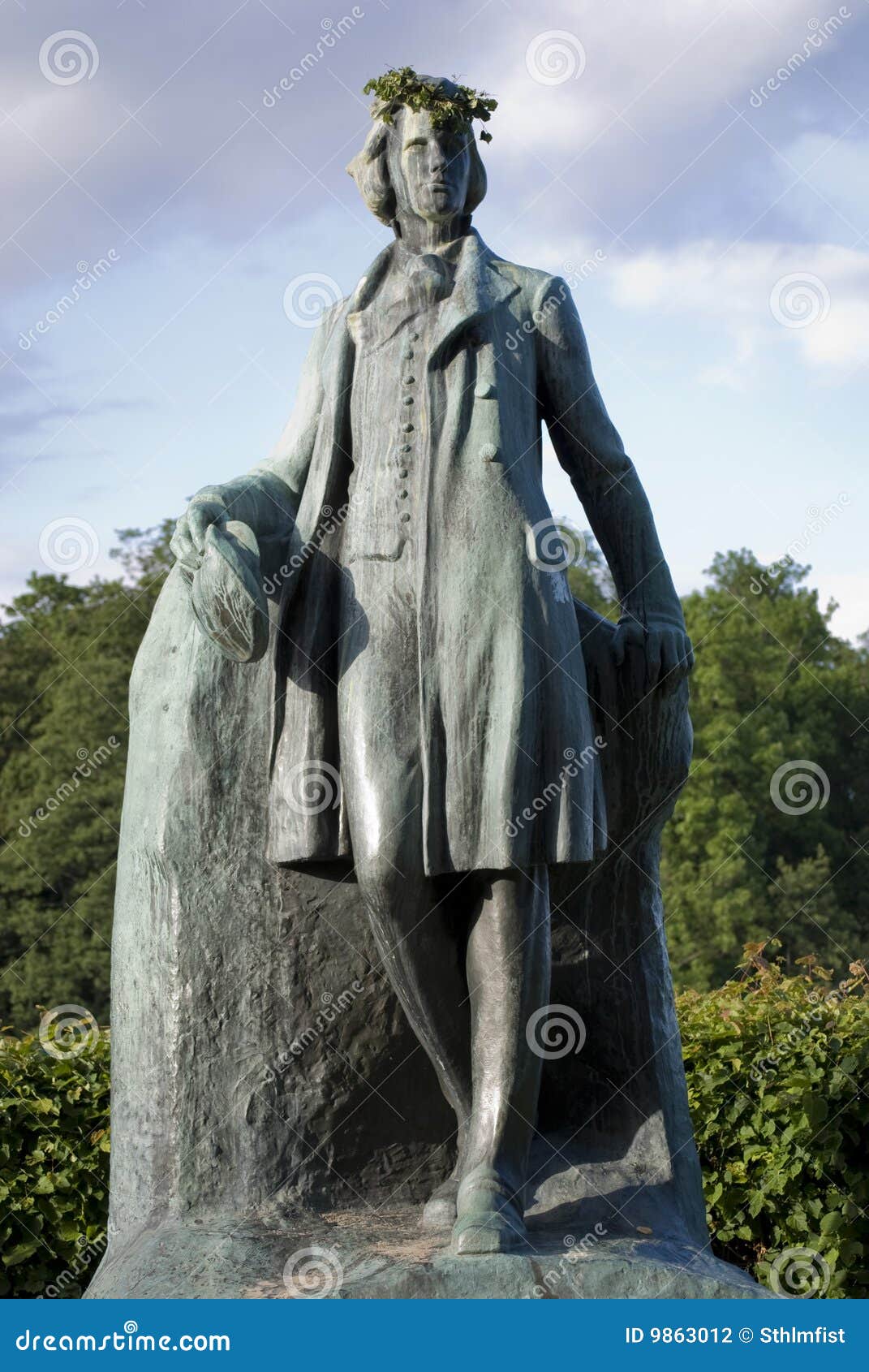 Monument in bronze editorial photography. Image of bronze - 9863012