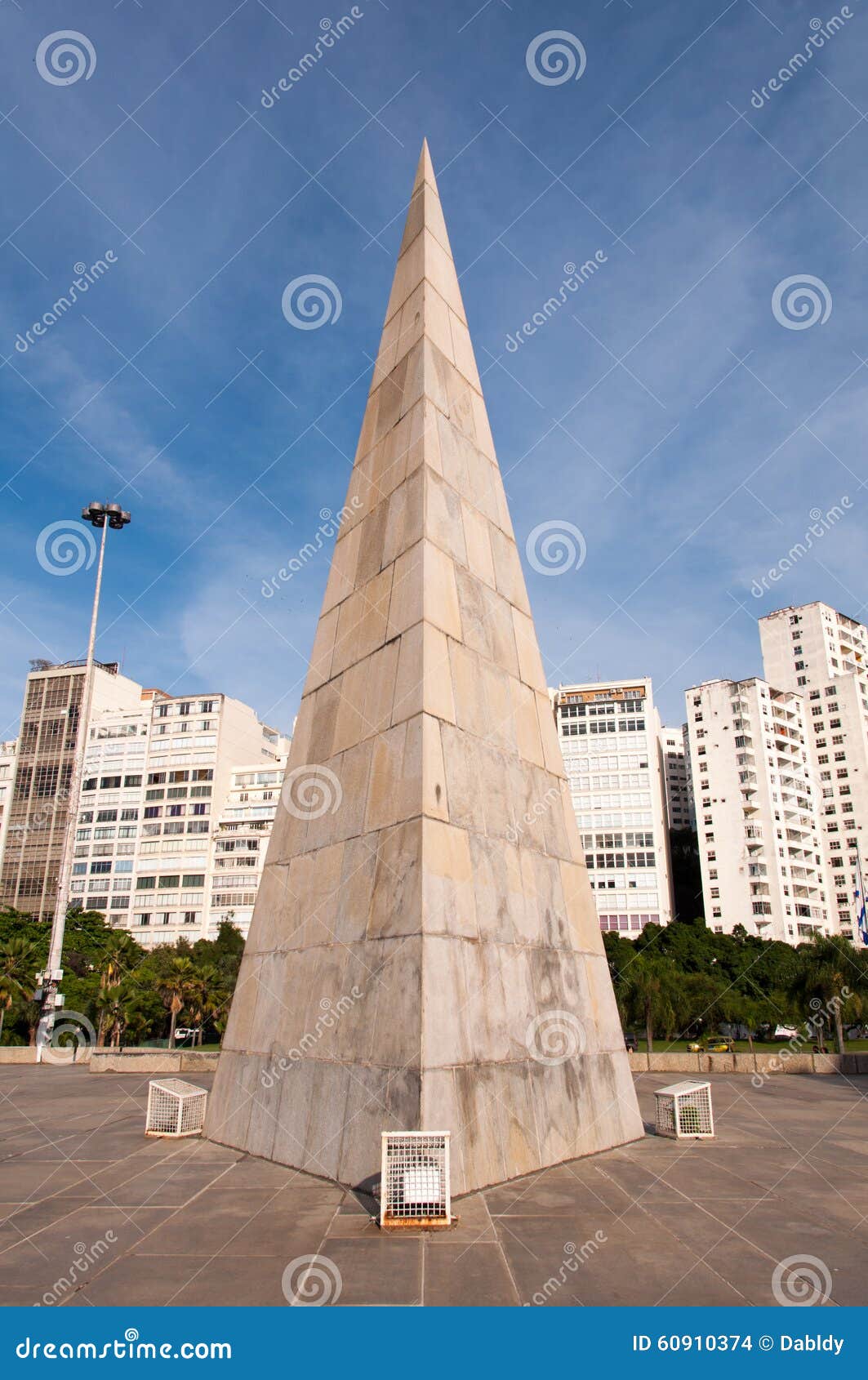 Monument De Forme De Pyramide Image stock éditorial - Image du pyramide ...