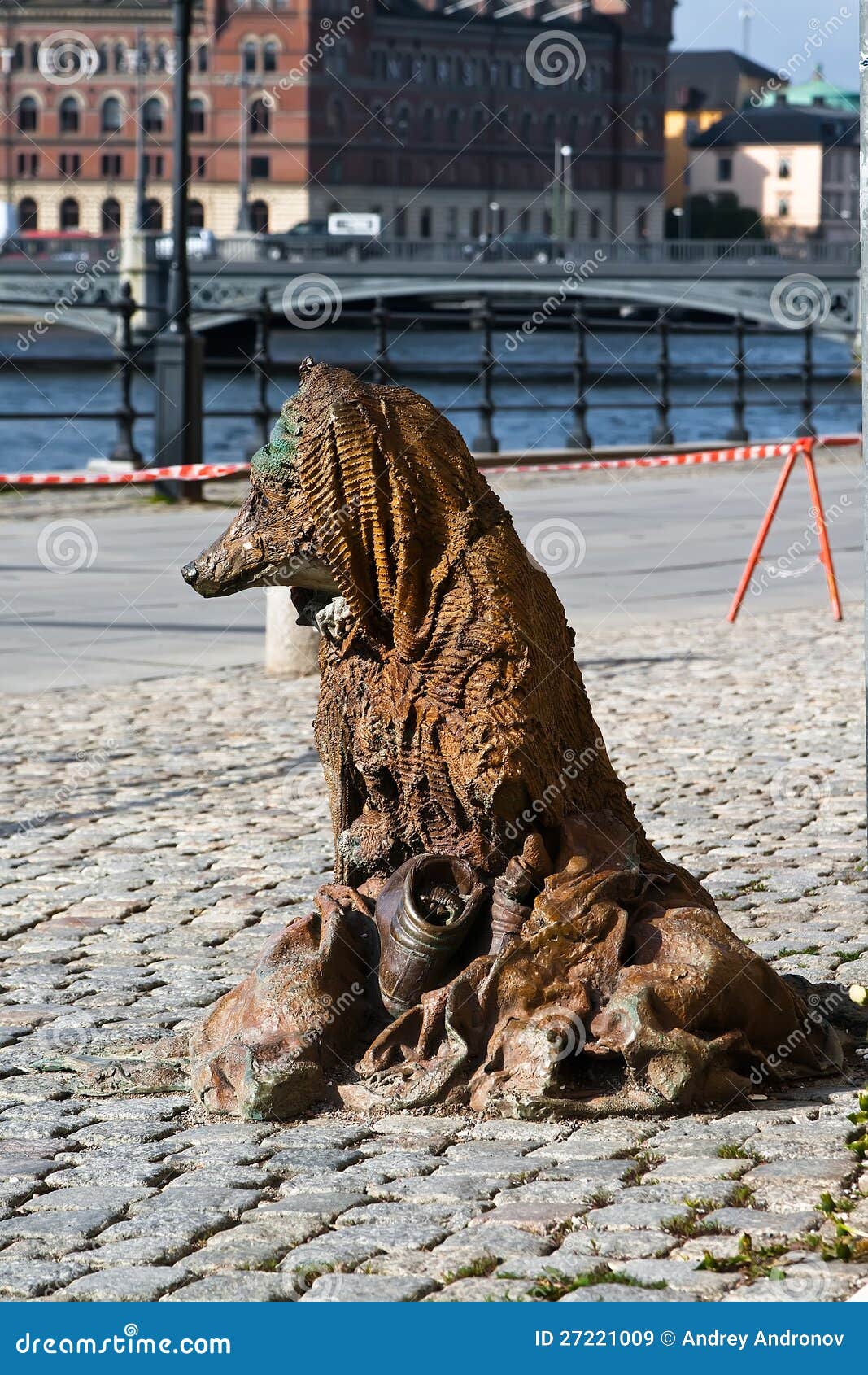 Monument of fox - beggar stock image. Image of history - 27221009