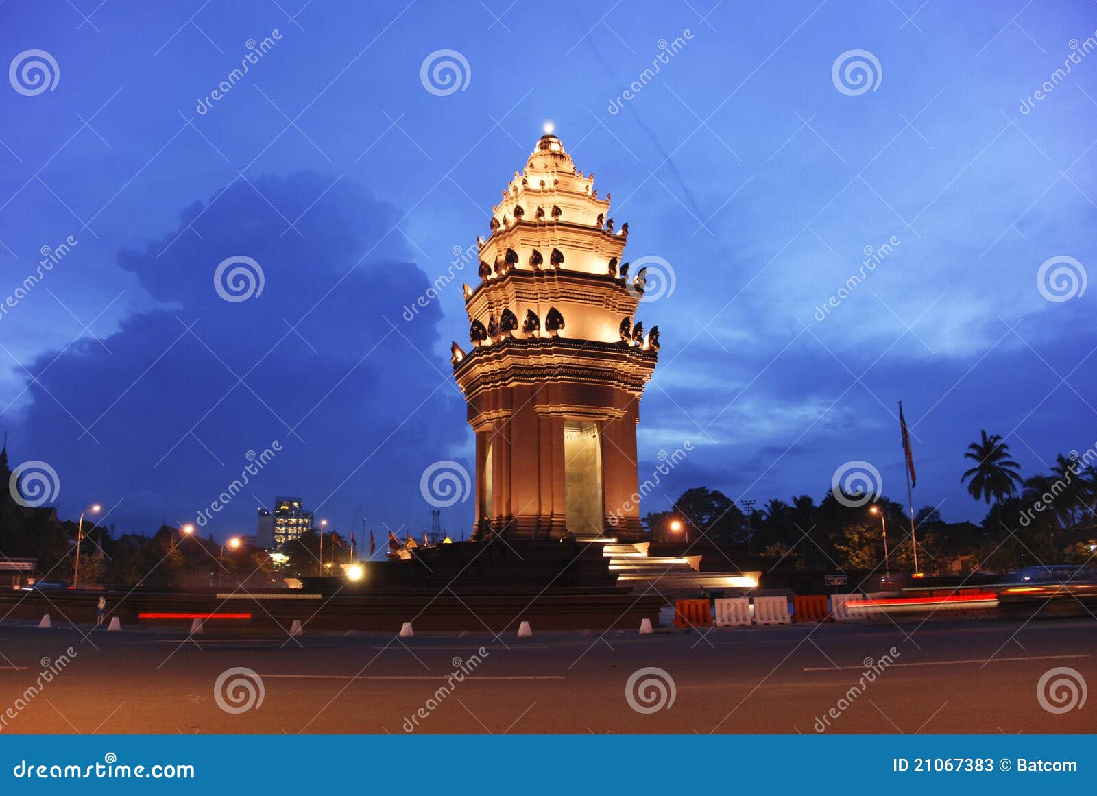 Monument of Independence in Phnom Penh Stock Image - Image of penh ...