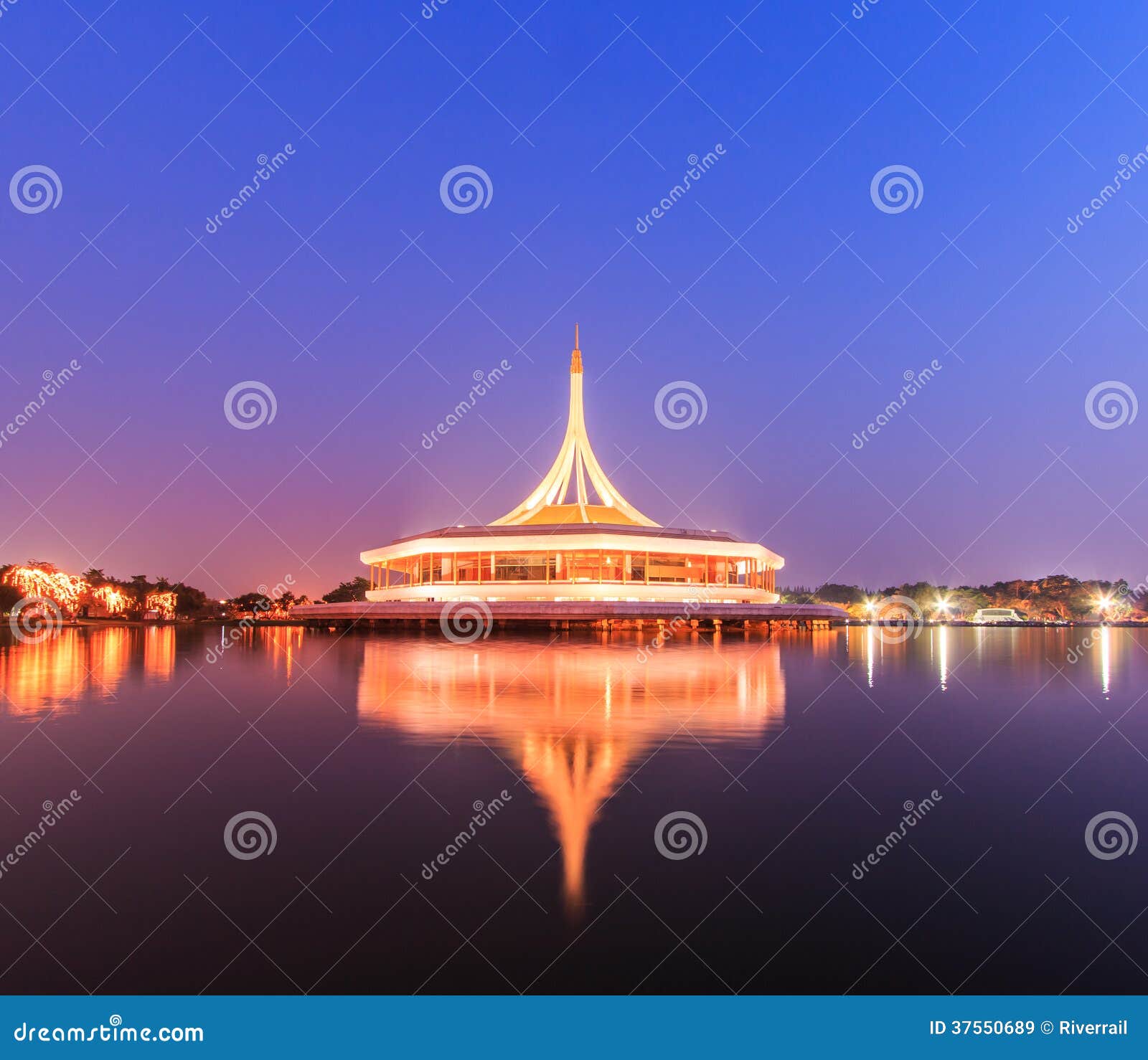 Monument at King Rama IX Park Stock Image - Image of dawning, golden ...