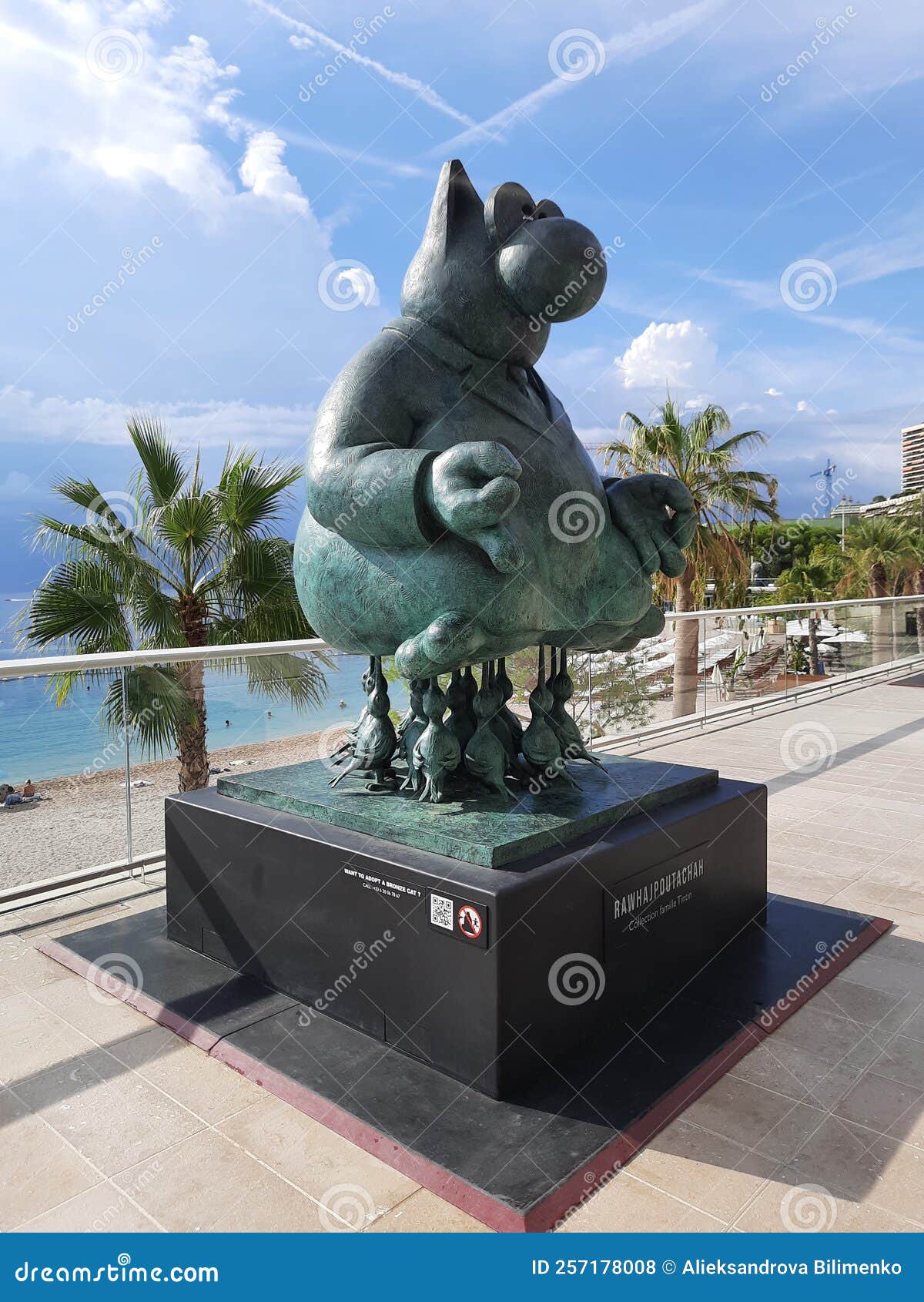 Monument Monaco Cat Sculpture Art Editorial Stock Photo - Image of ...