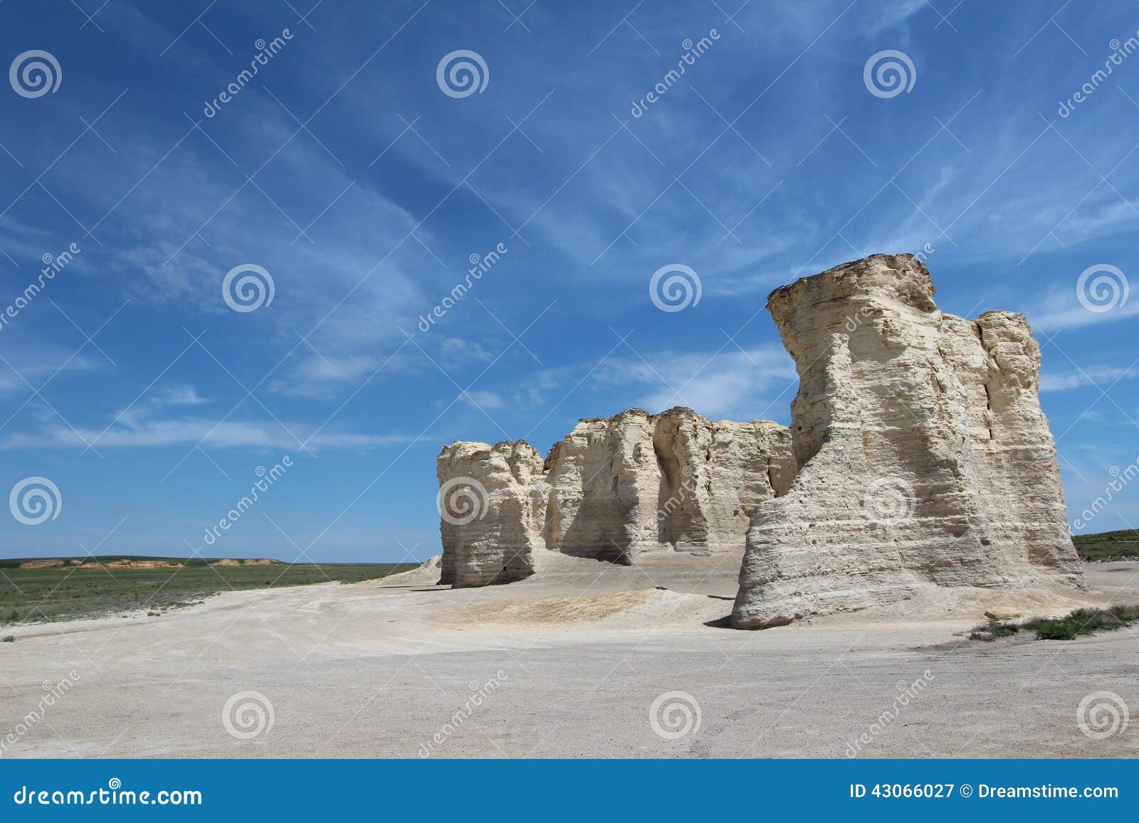 Monument Rocks stock image. Image of cirrus, chalk, prairie - 43066027