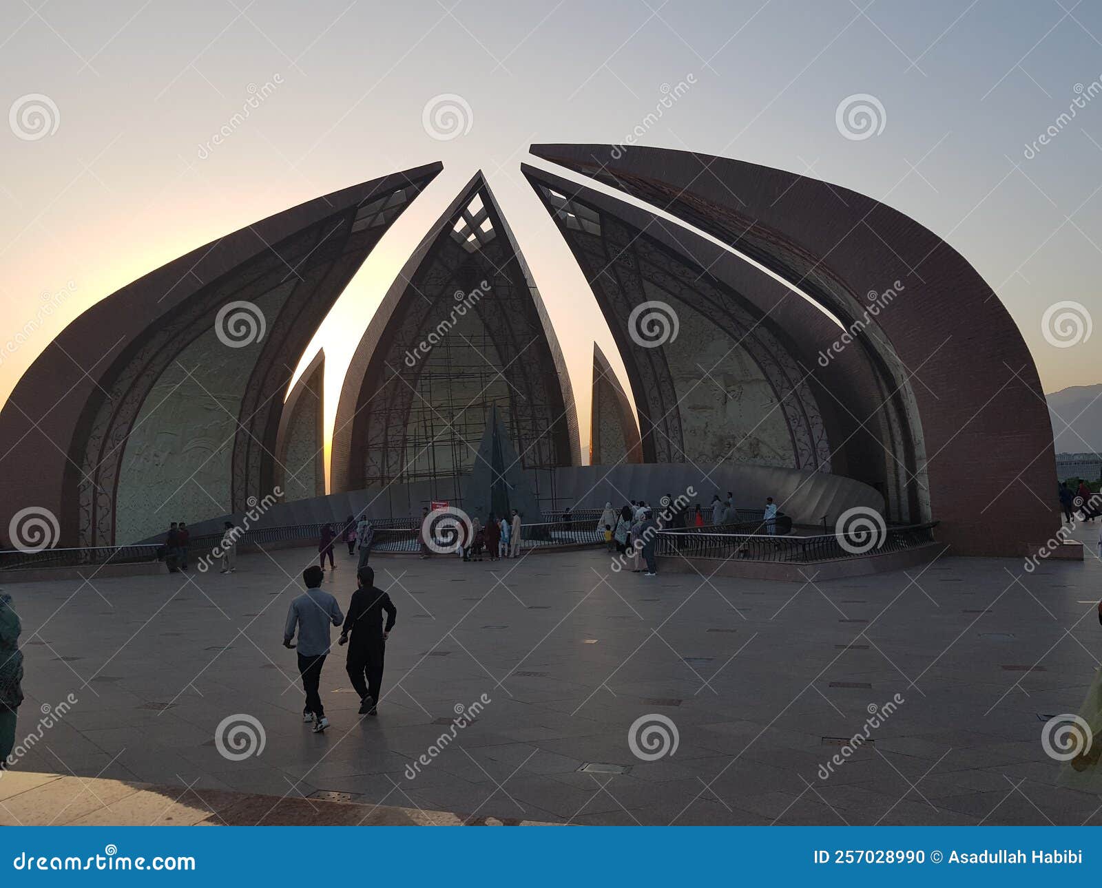 The Monument at Shakar Parian Editorial Image - Image of tourism, dome ...