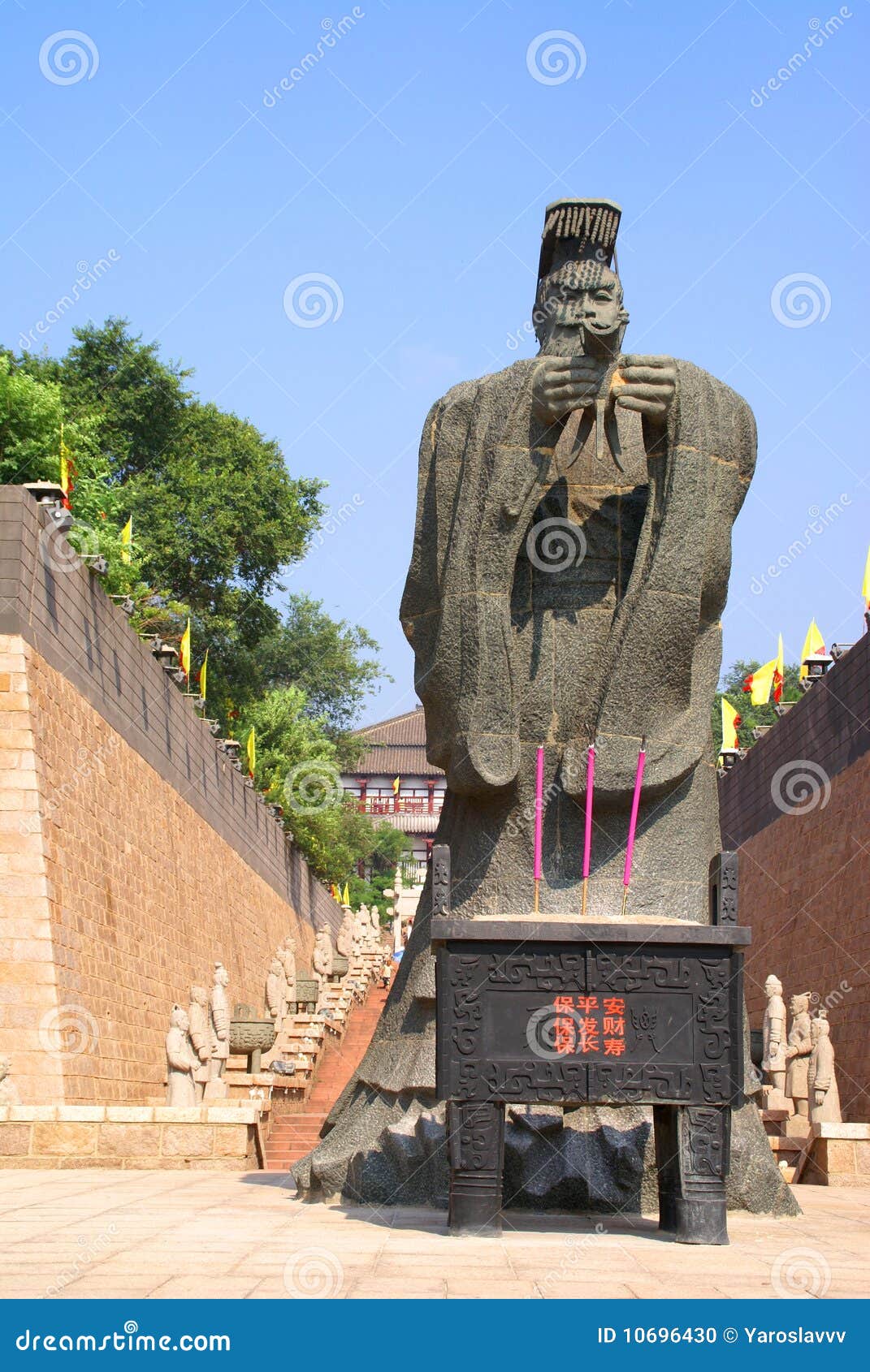 Monument To the Chinese Emperor Stock Photo - Image of blue, palace ...
