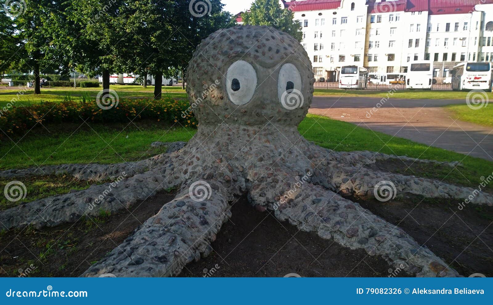 A monument to the octopus editorial photo. Image of tentacles - 79082326