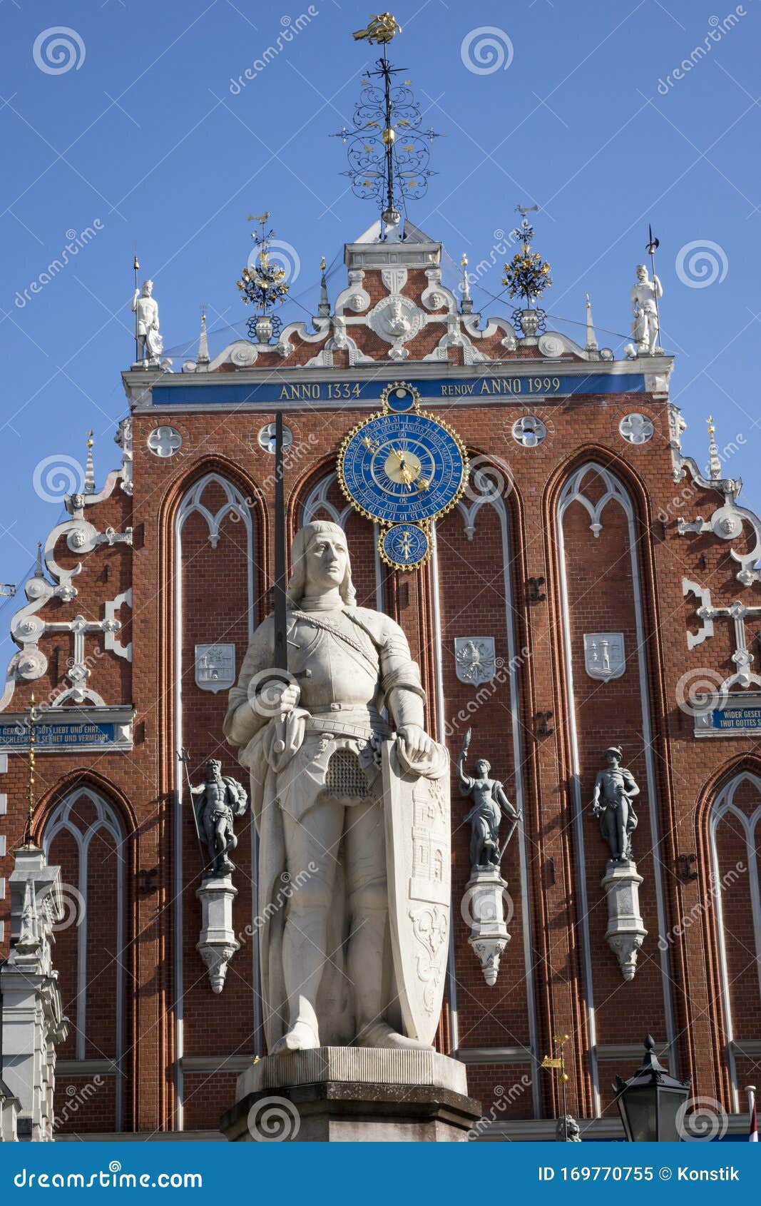 Monument To St. Roland in the Central Square in Riga, Latvia Stock ...